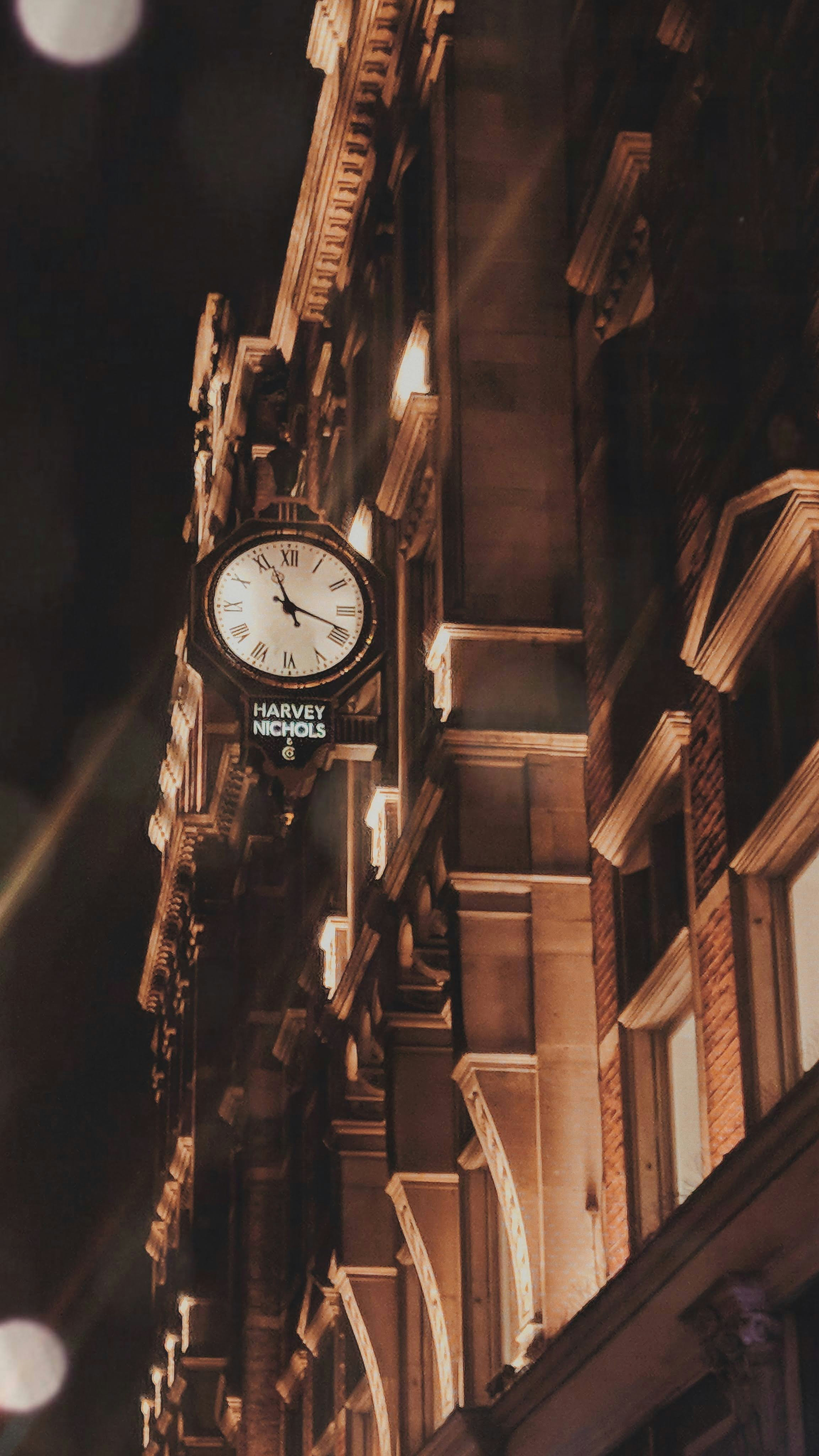 Analog clock at 11:20 photo – Free London Image on Unsplash