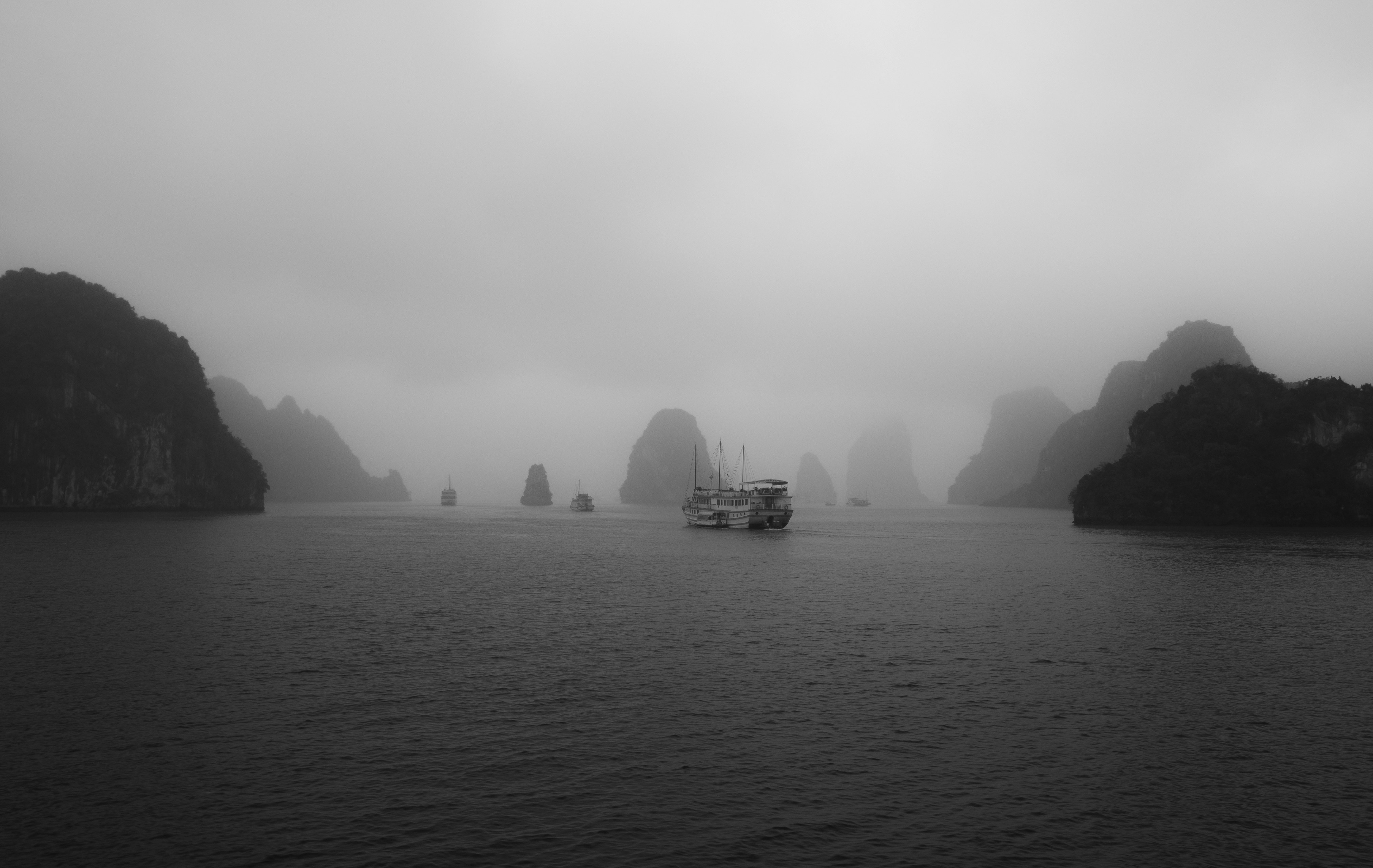 Grayscale photography body of water photo – Free Vietnam Image on Unsplash