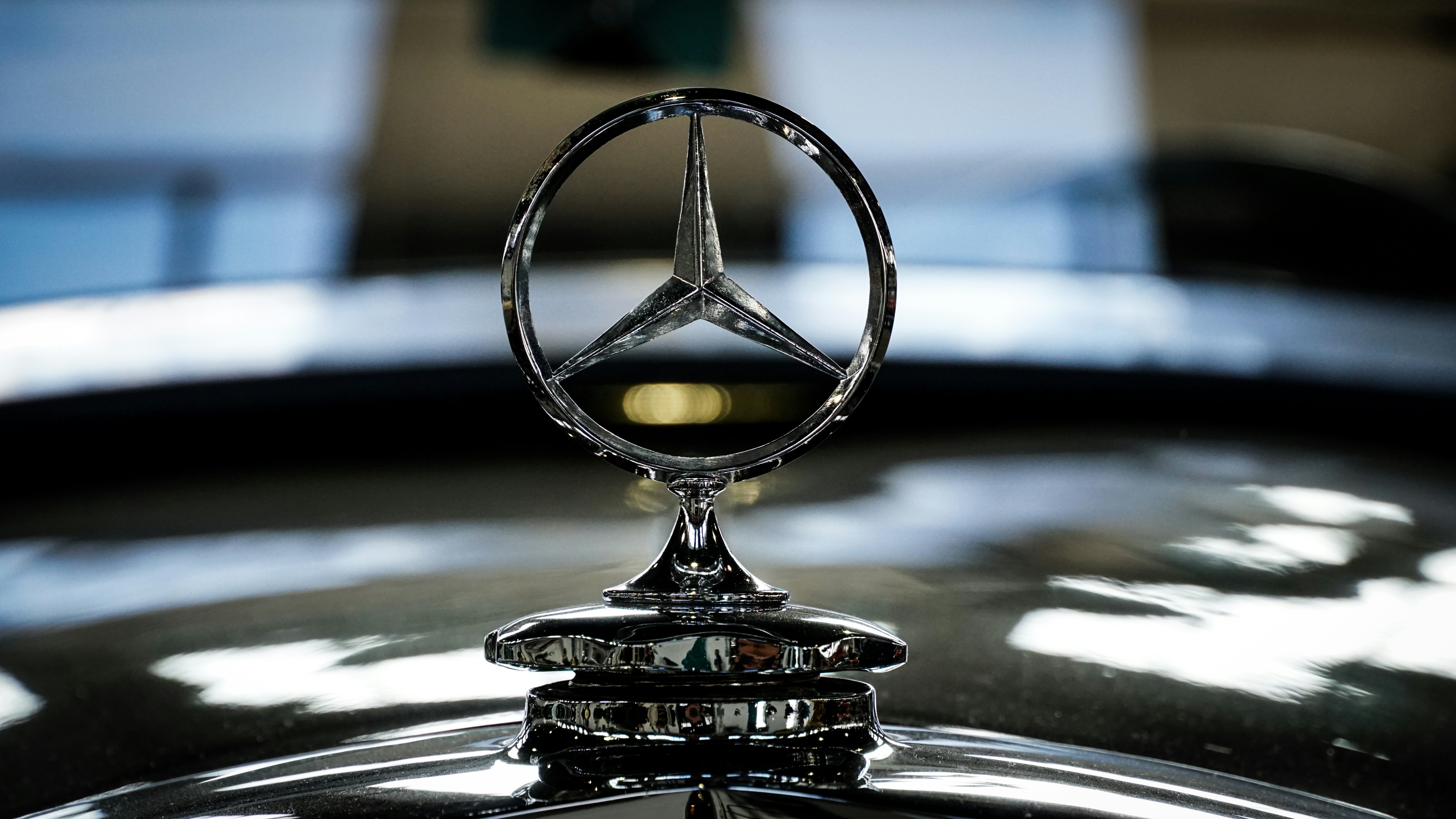 Mercedes-Benz emblem photo – Free Mercedes Image on Unsplash