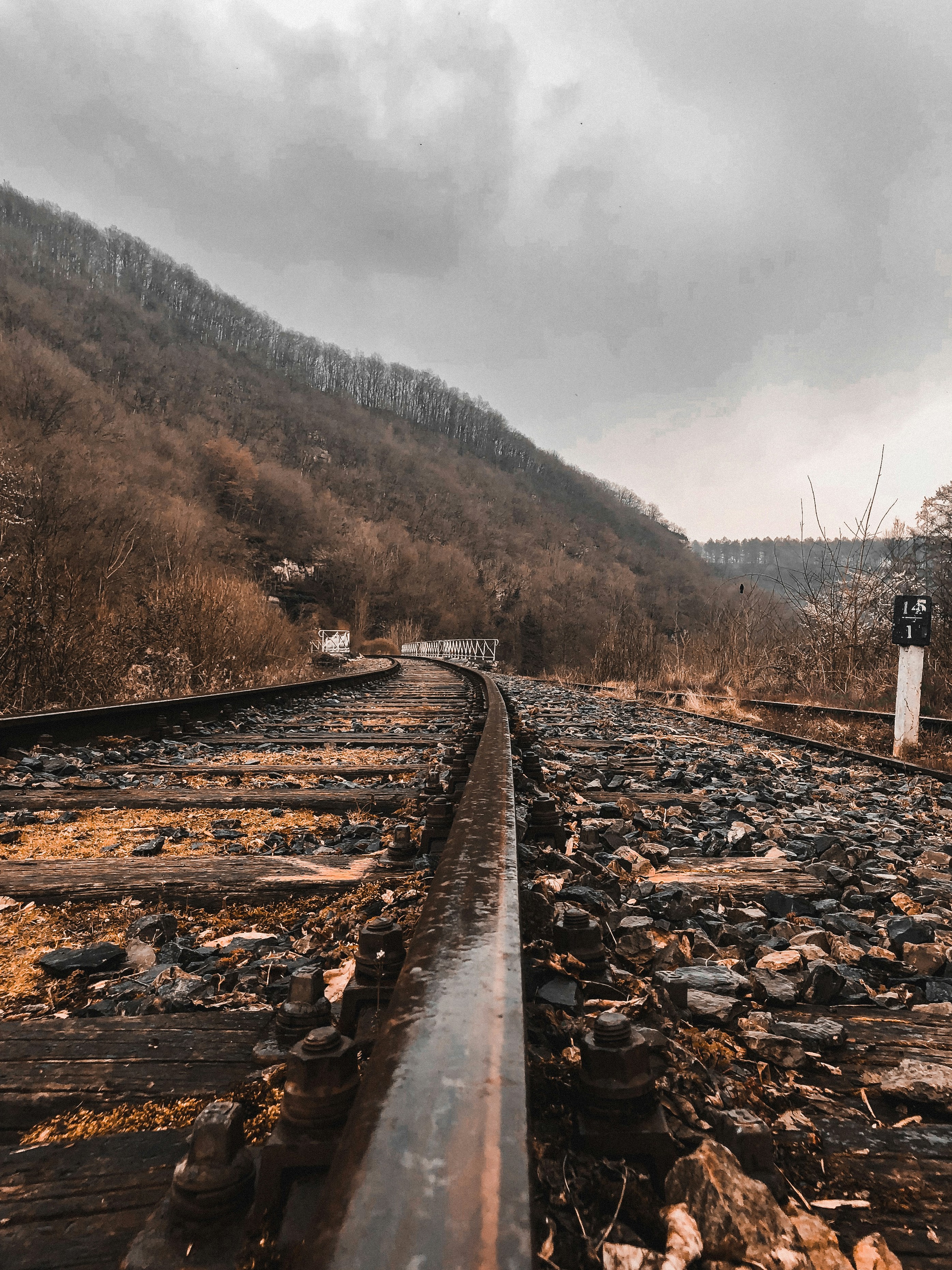 Train rails photo – Free Purnode Image on Unsplash