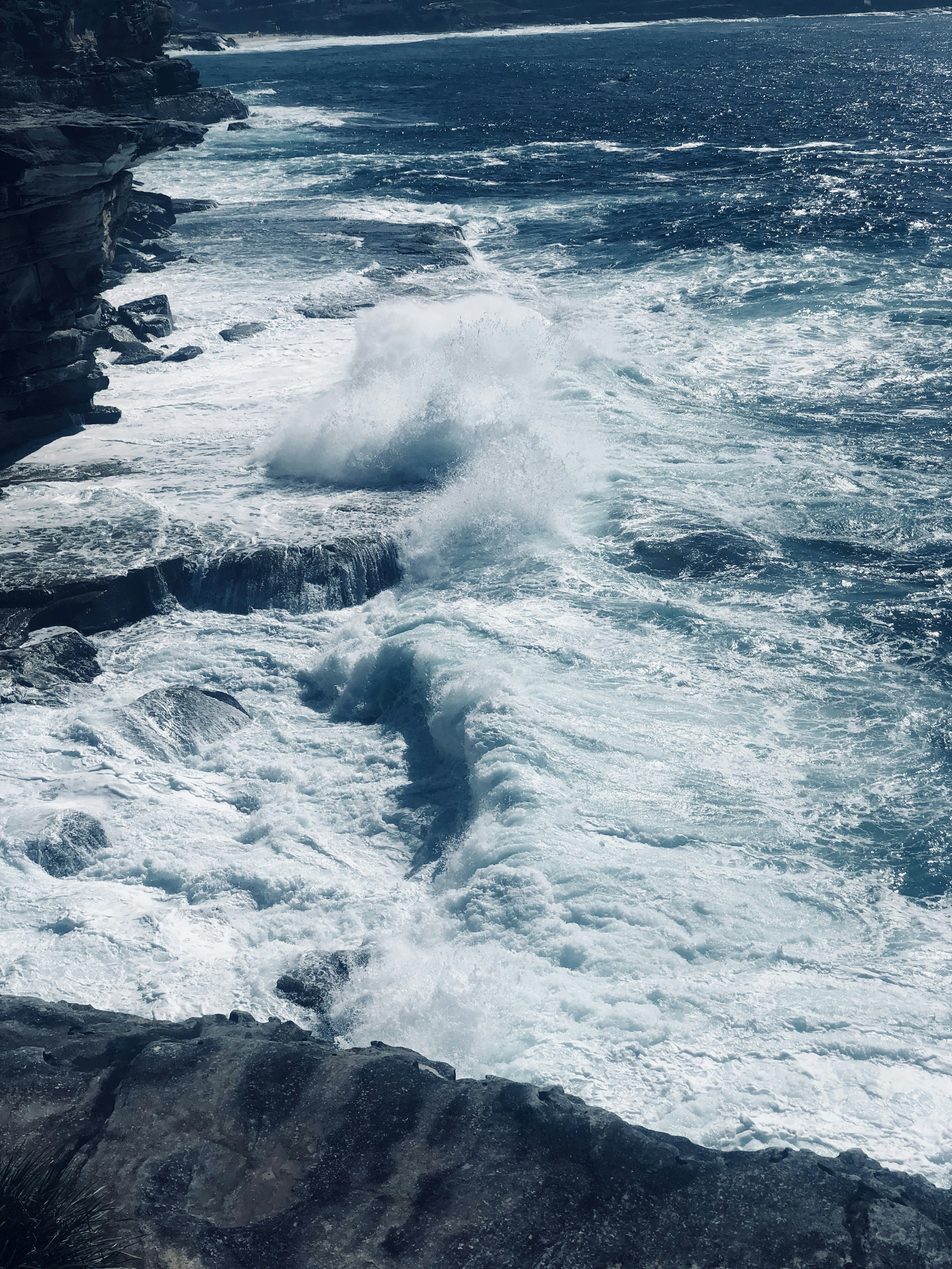 Waves Crashing On Rocks Pictures | Download Free Images on Unsplash