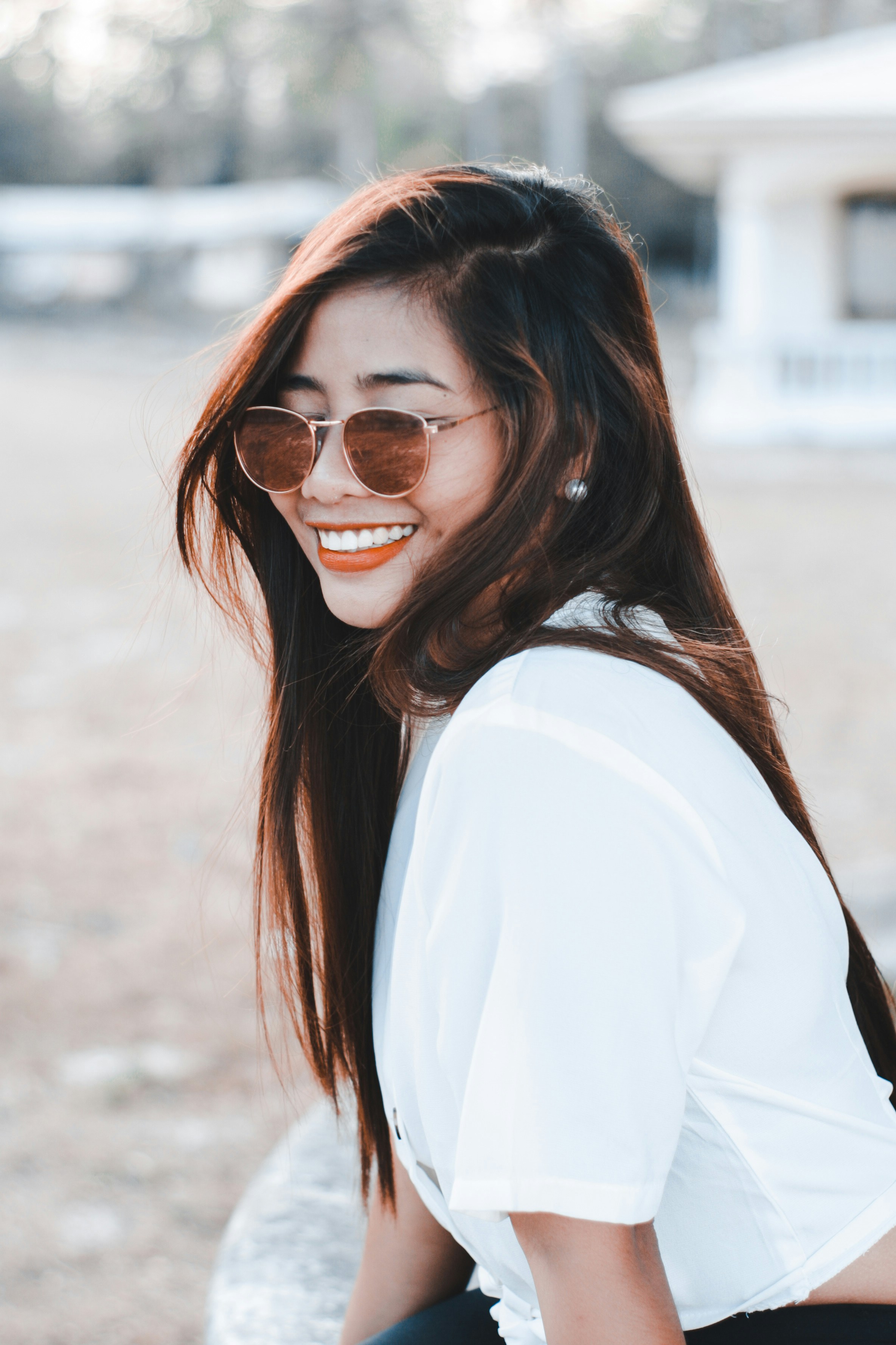 Foto Mujer con gafas de sol – Imagen Gafas de sol gratis en Unsplash