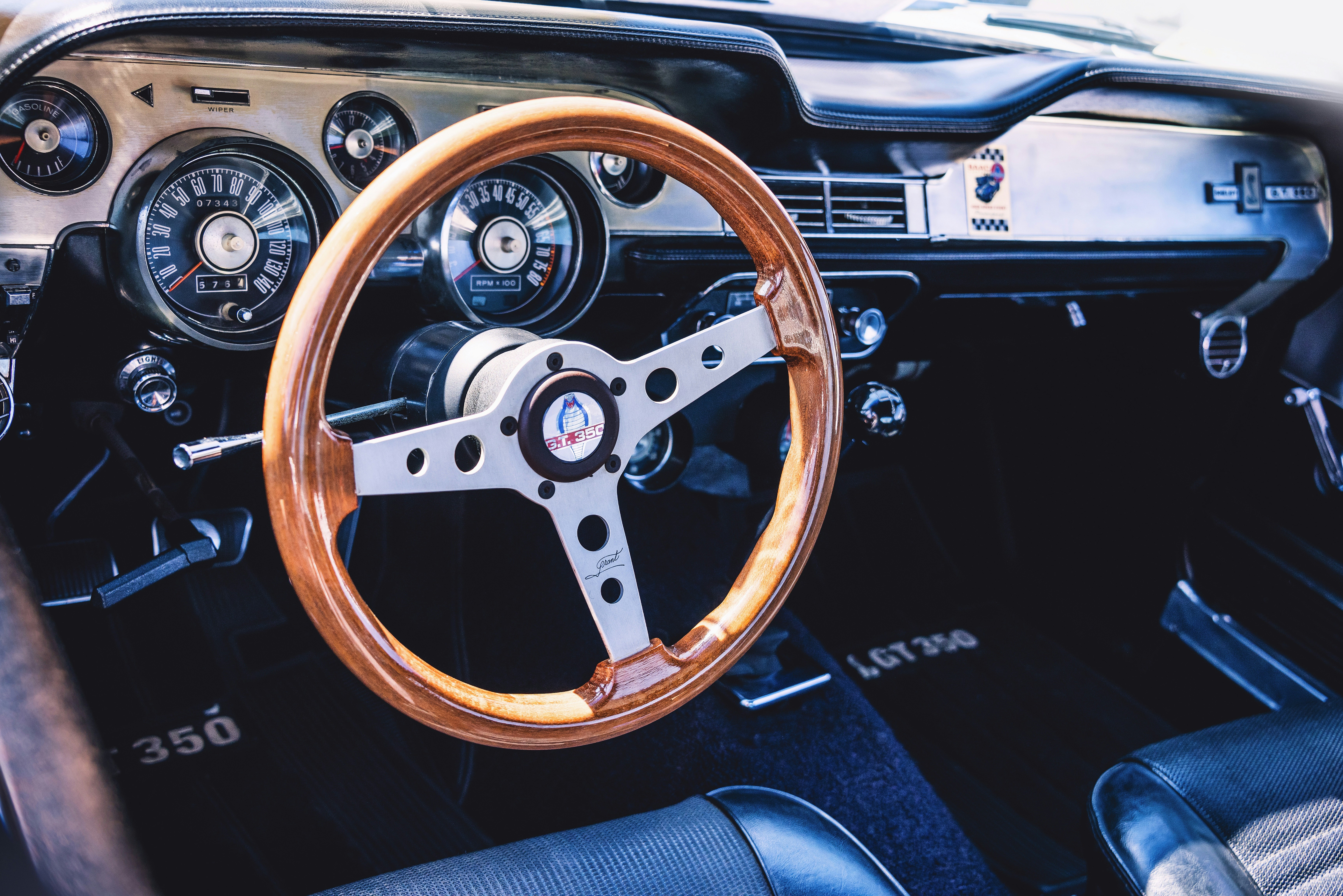Orange and gray vehicle wheel photo – Free Kent Image on Unsplash