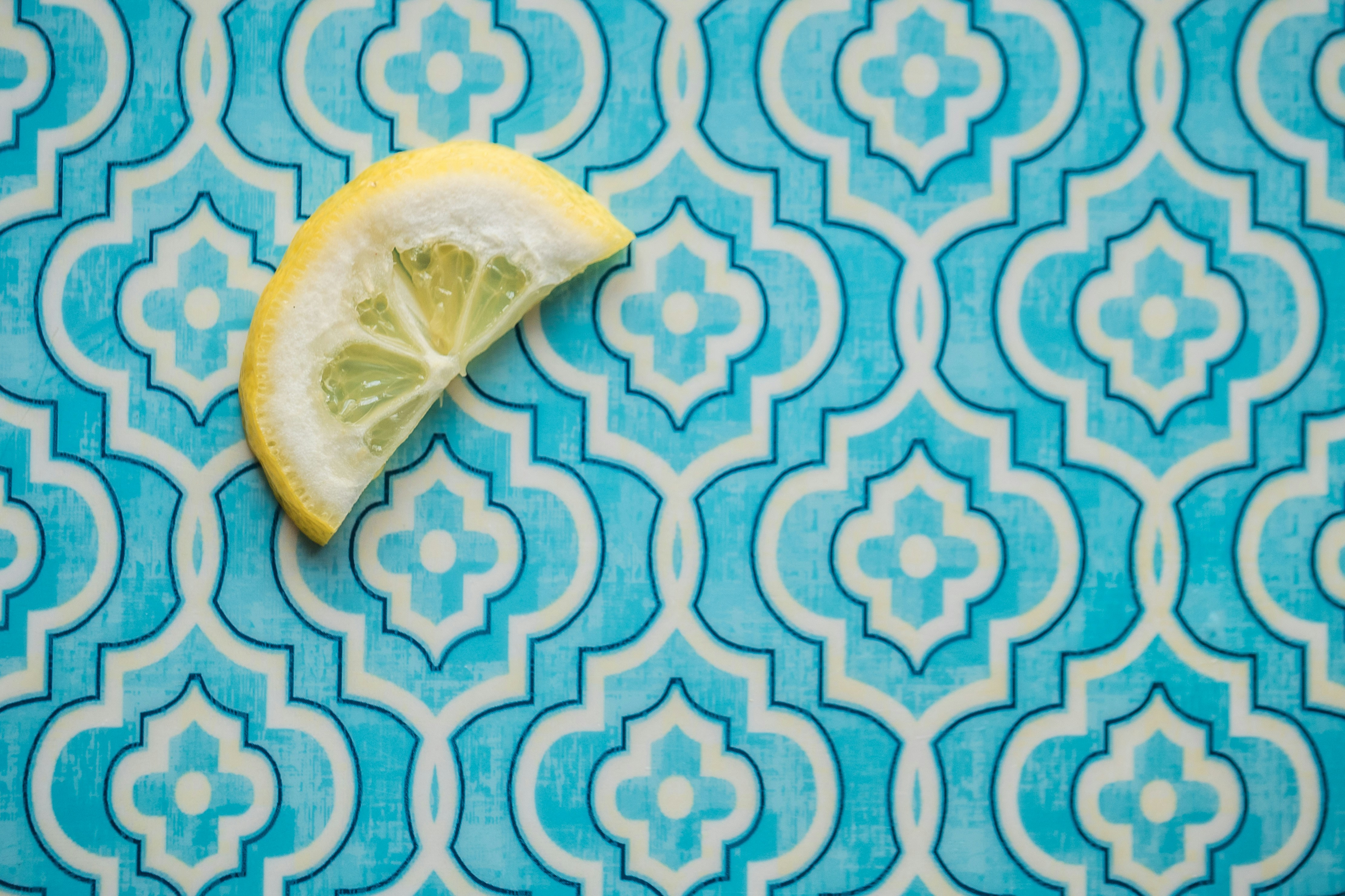 Lemon Crescent on Turquoise Motif