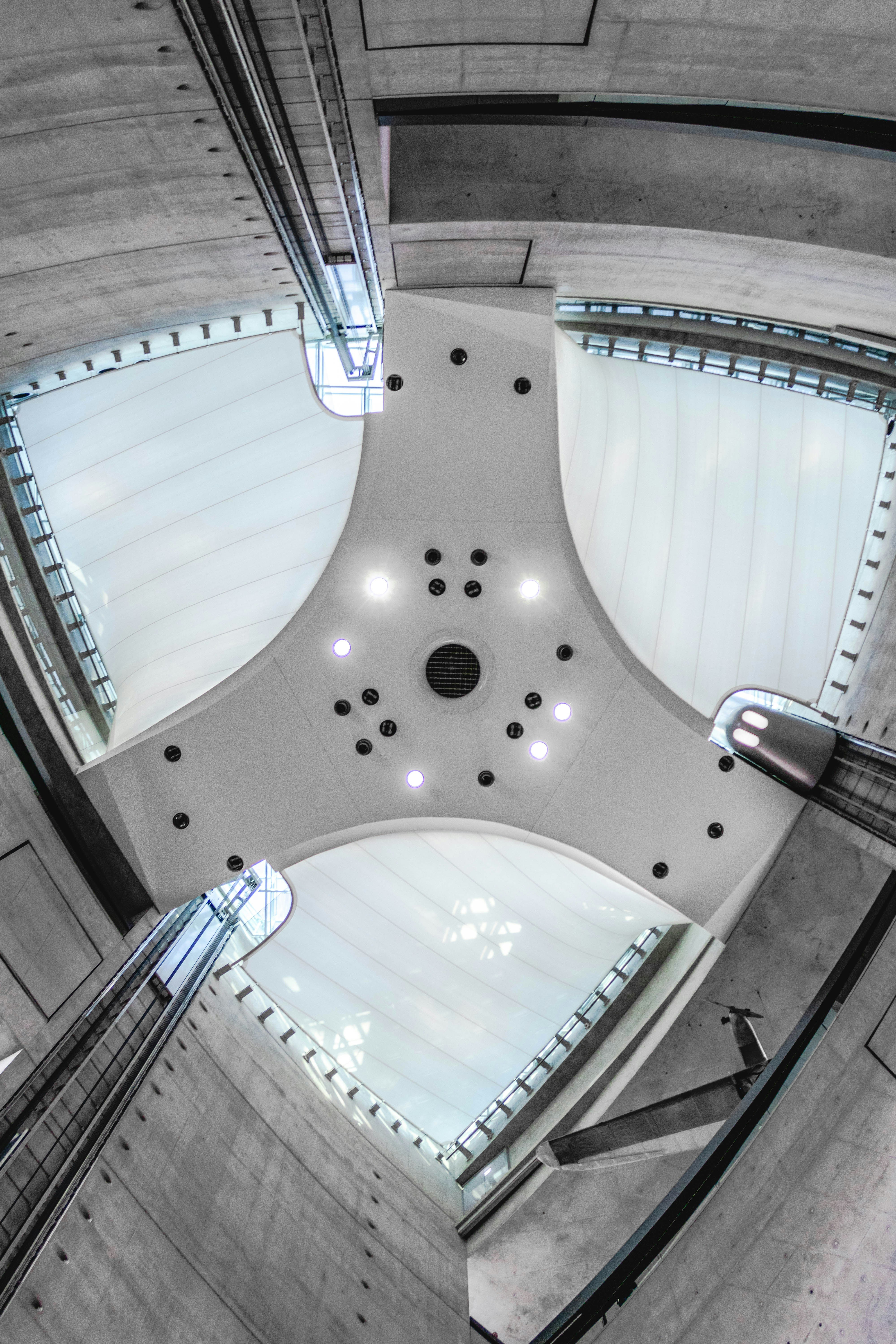 Bâtiment en béton gris photo – Photo Gris Gratuite sur Unsplash