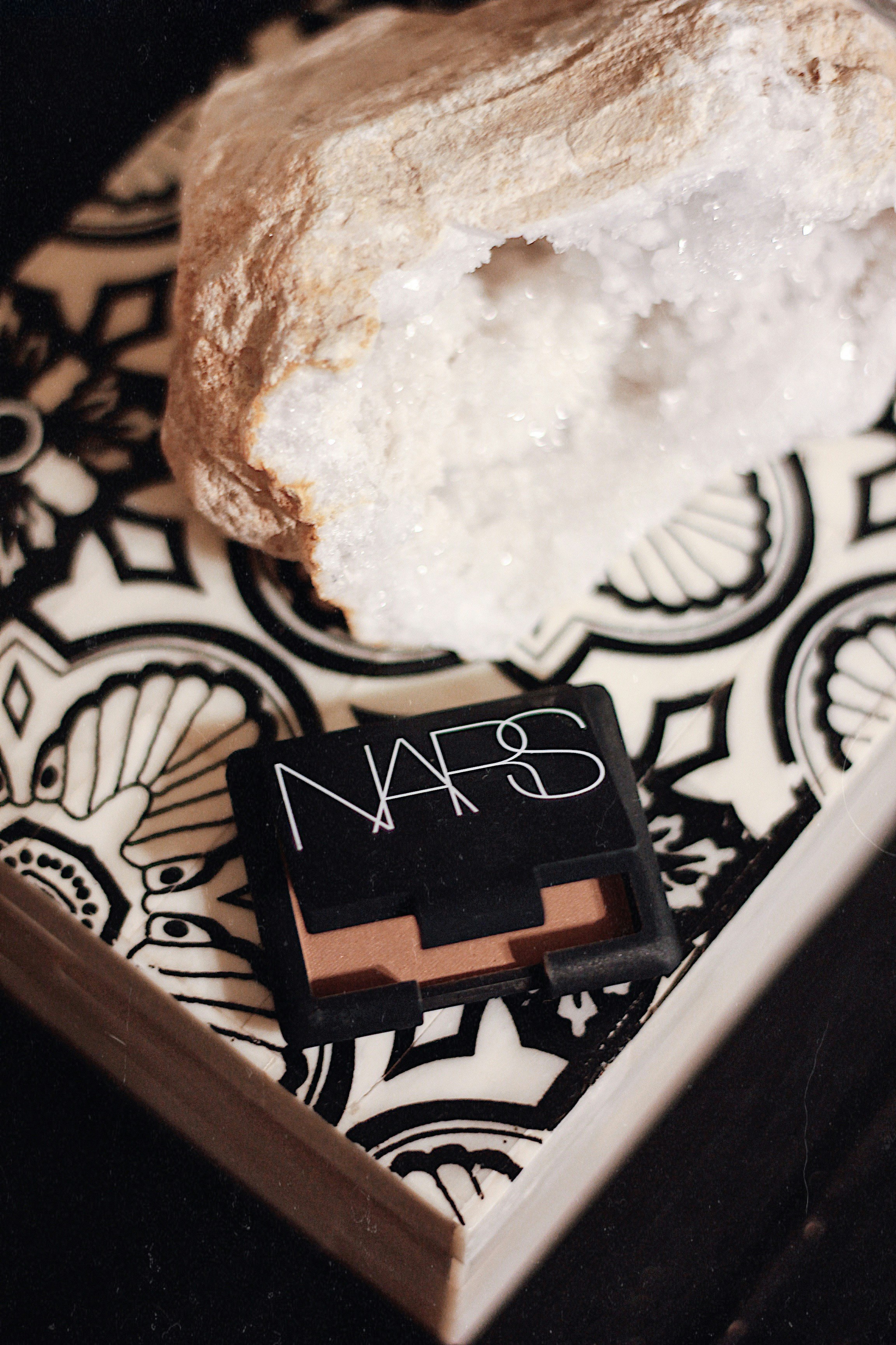 Nars press powder palette photo – Free Beige Image on Unsplash