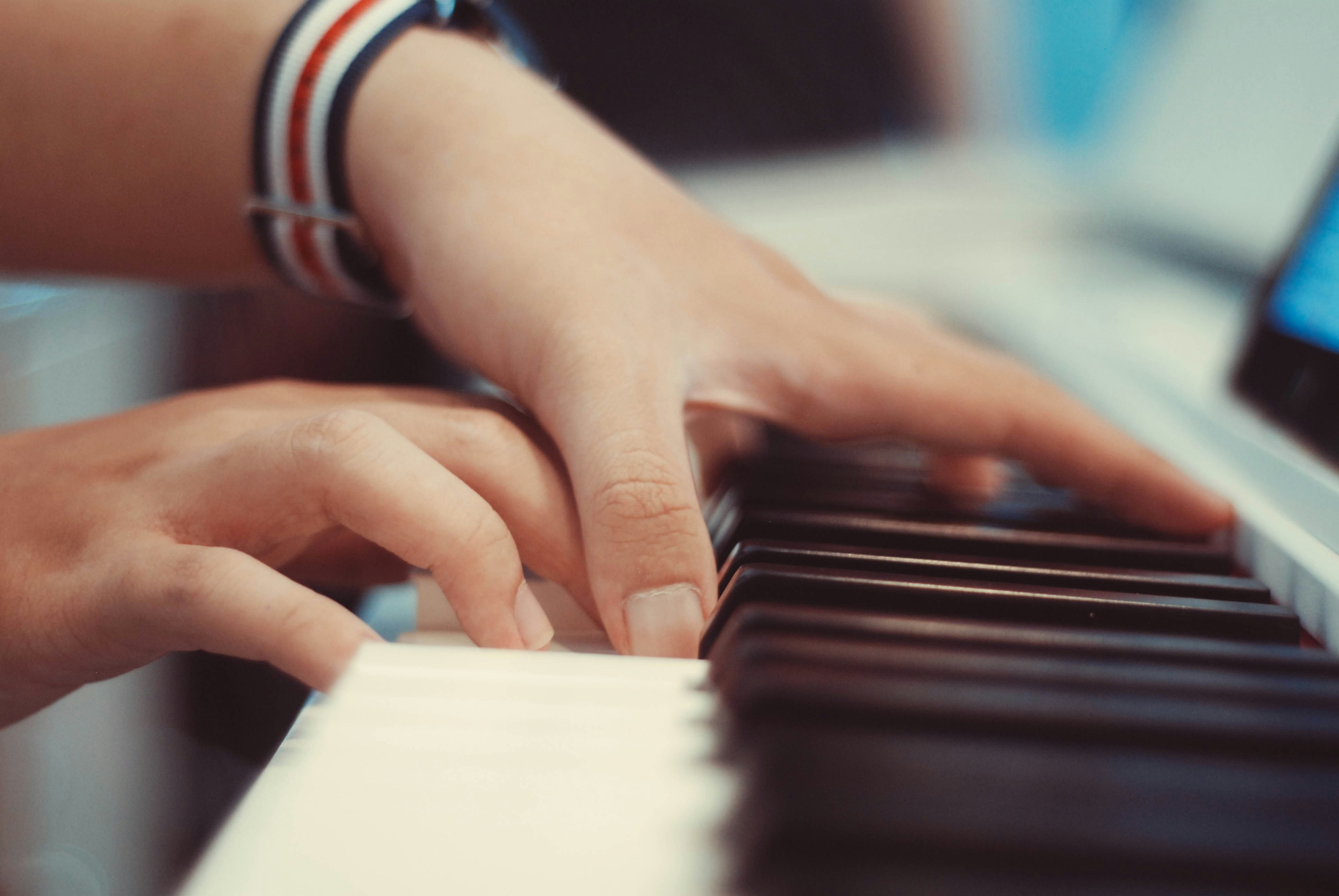 Person playing piano photo – Free Human Image on Unsplash