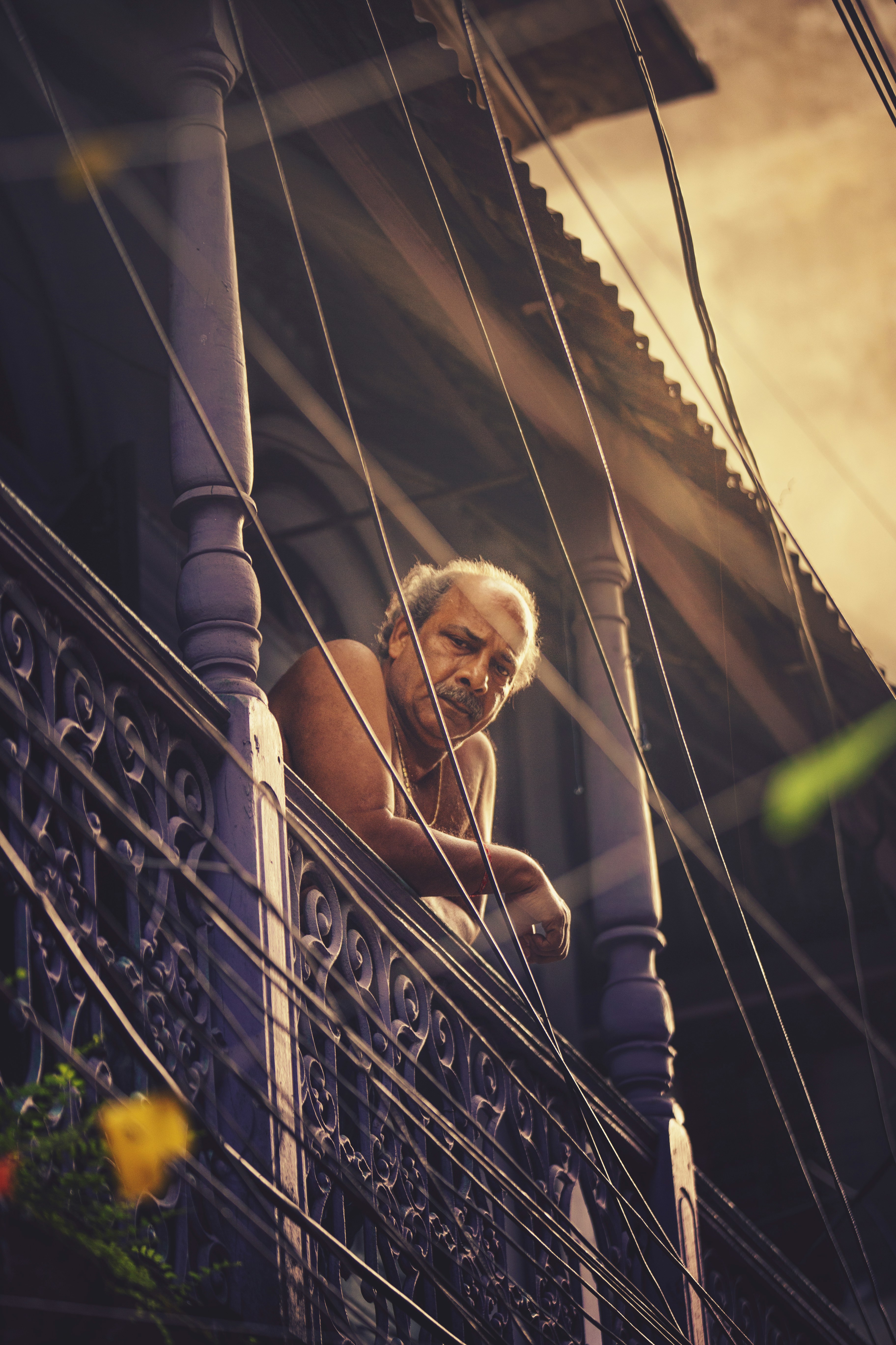 Man standing on building photo – Free Portrait Image on Unsplash
