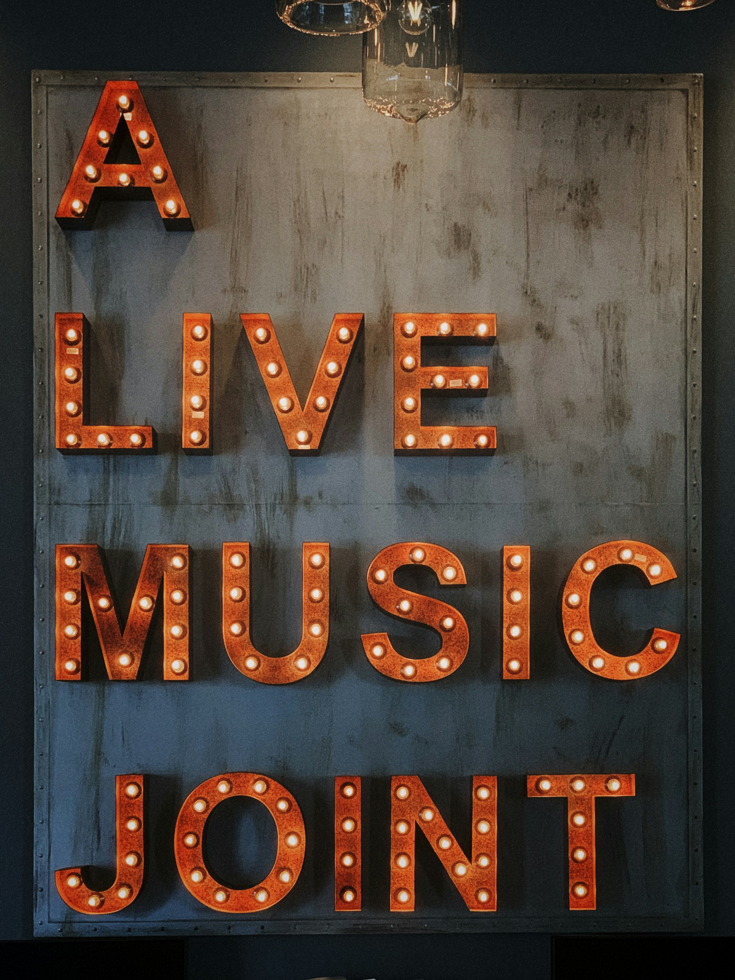 A live music joint photo – Free Alphabet Image on Unsplash