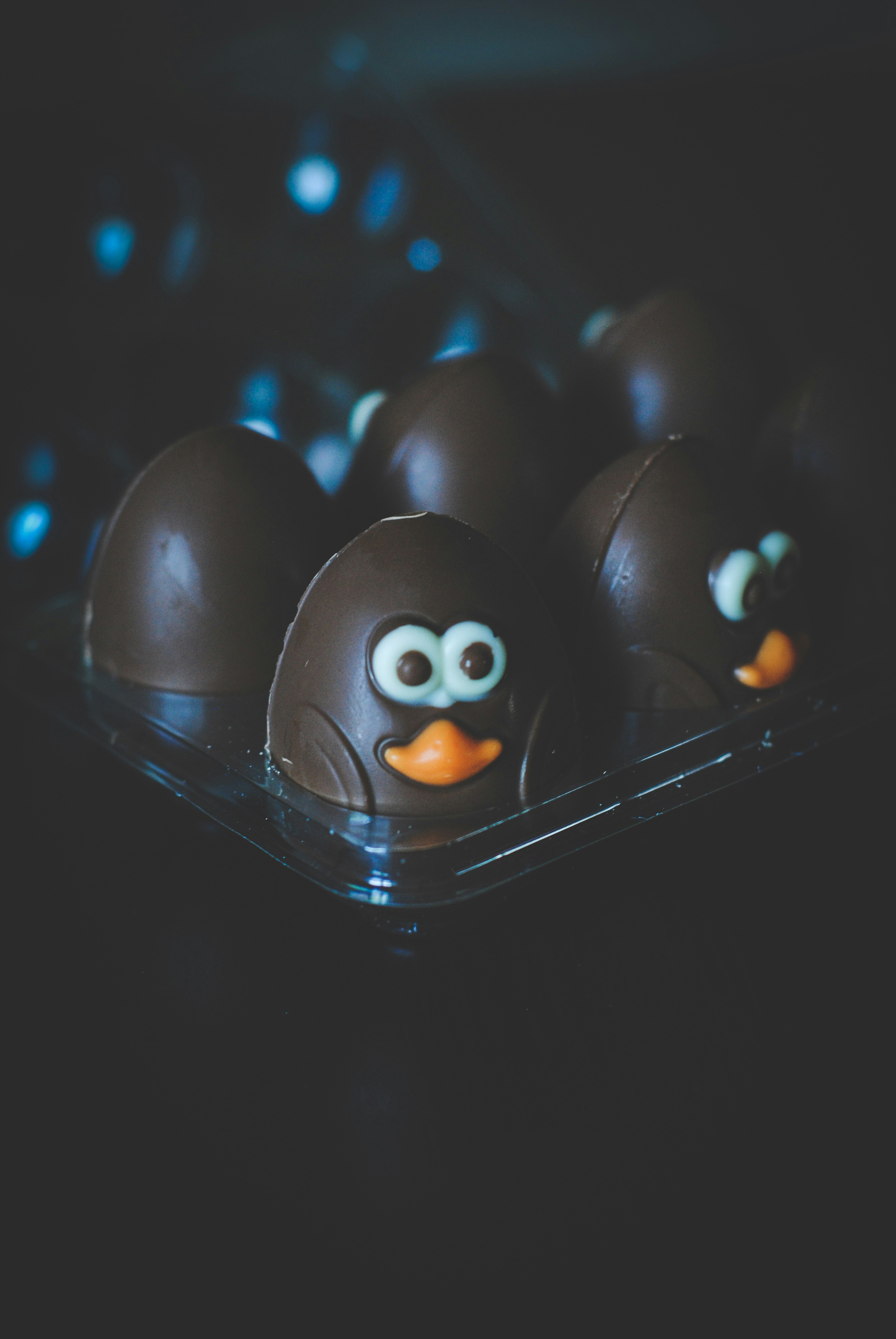 Decoraciones de huevos de pájaro marrón foto – Imagen de Chocolate ...