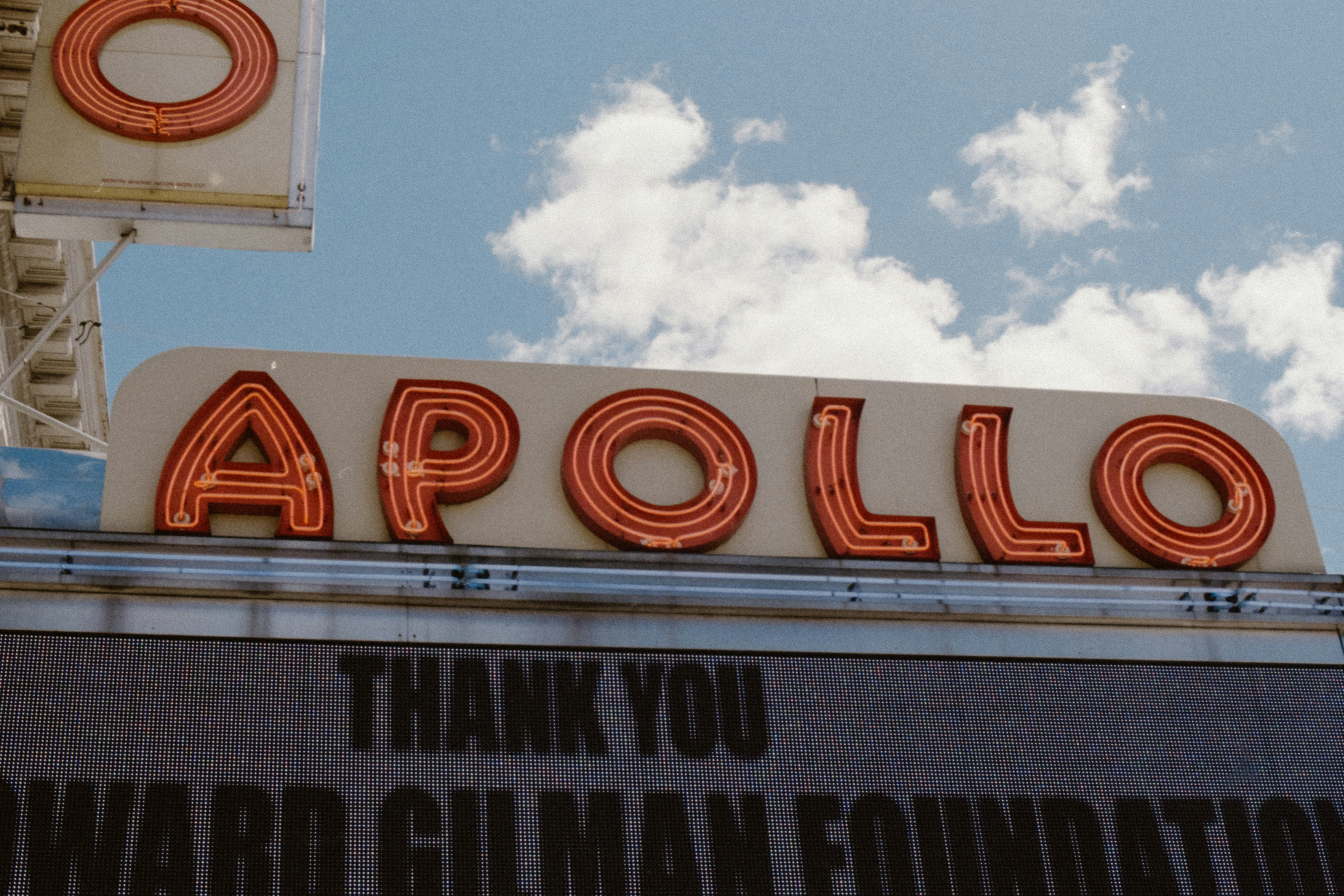 Señalización roja y blanca de Apolo foto – Imagen de Víveres gratuita ...