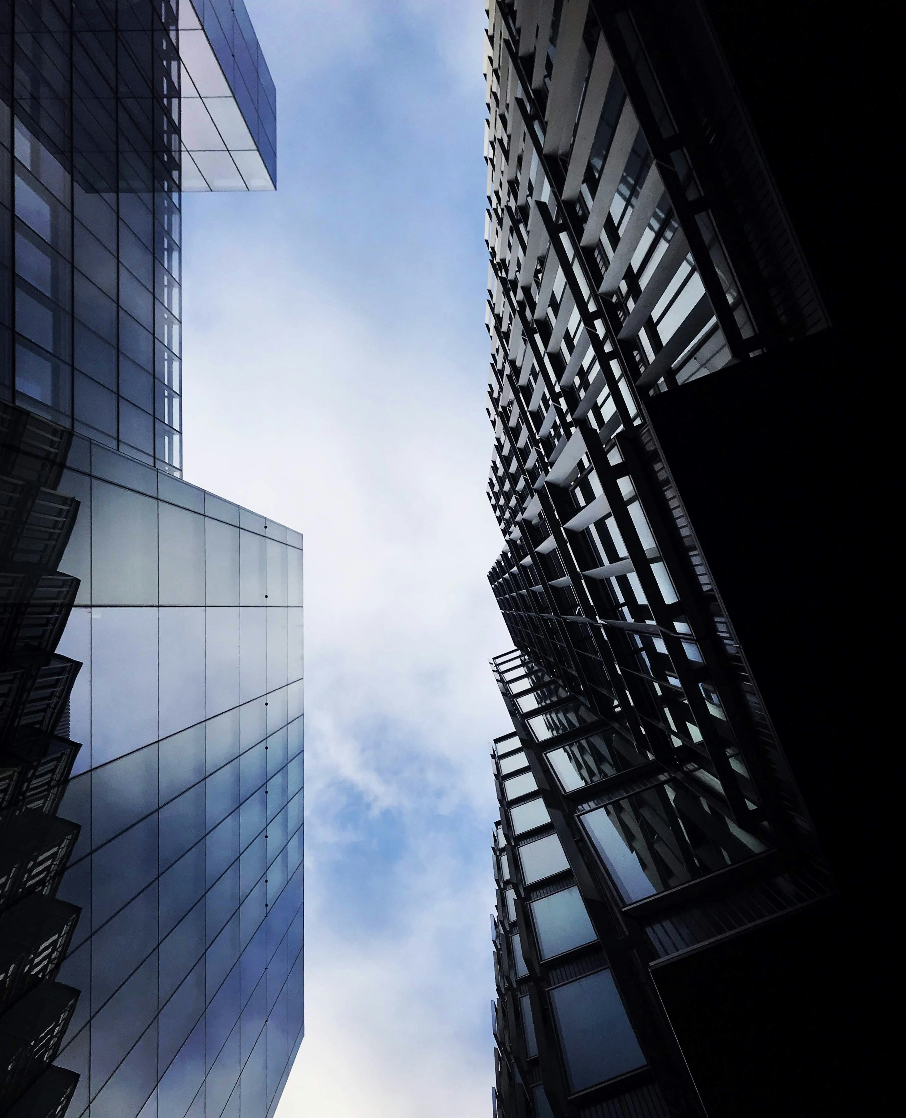 Foto Fotografía de contrapicado de edificios – Imagen Azul gratis en ...