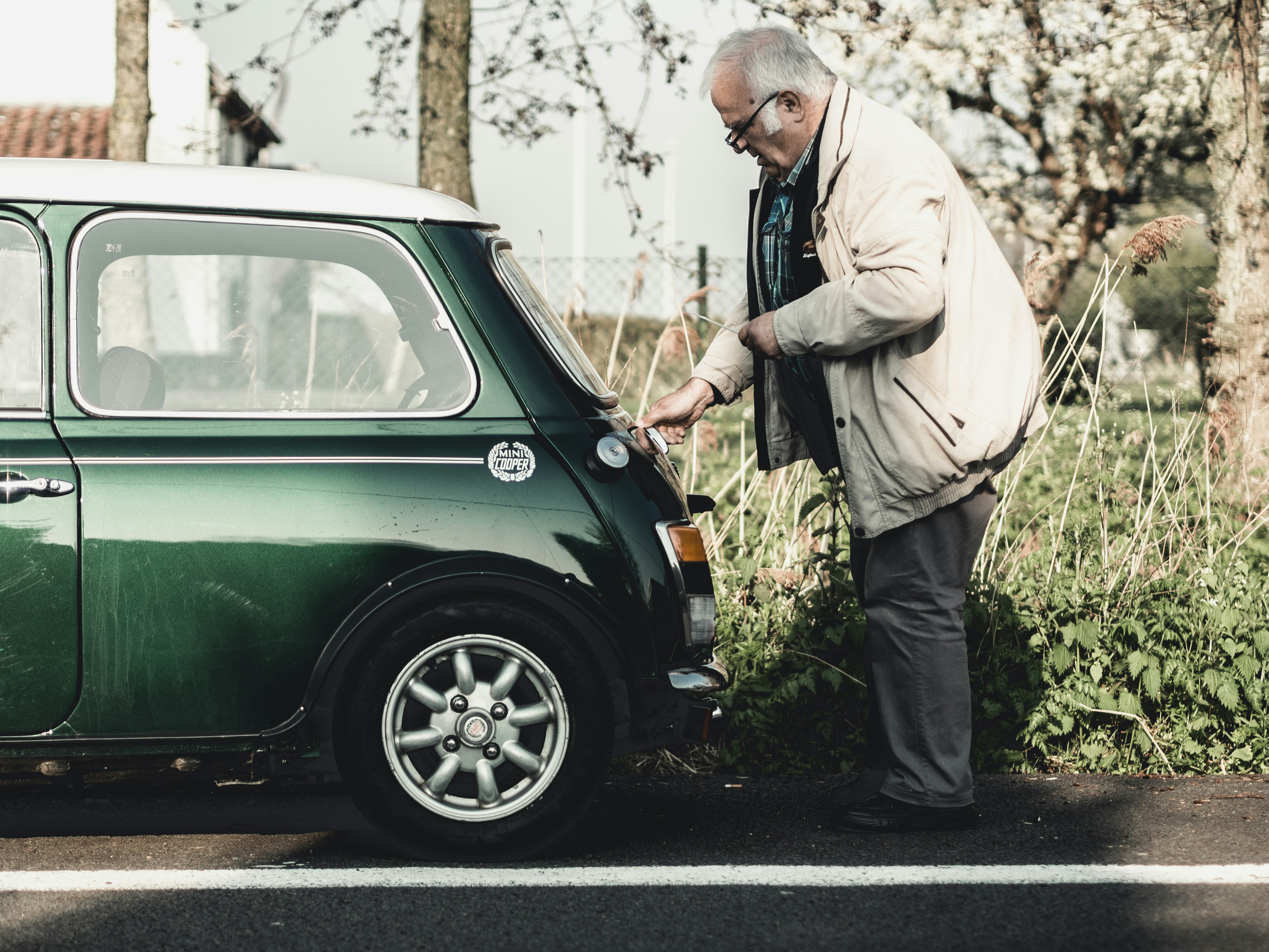 Person standing near green car photo – Free Person Image on Unsplash