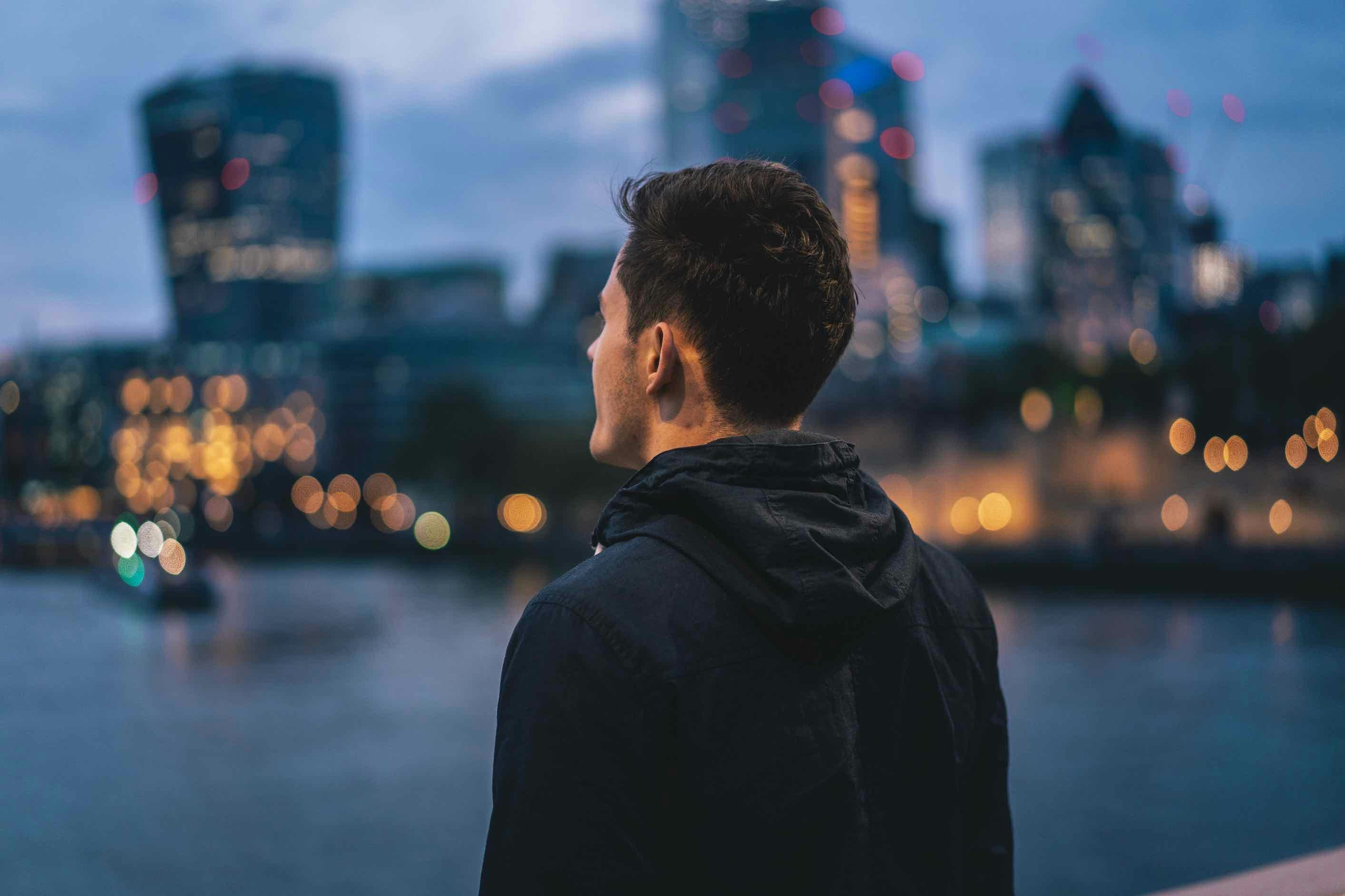 Man standing and facing back photo – Free City Image on Unsplash