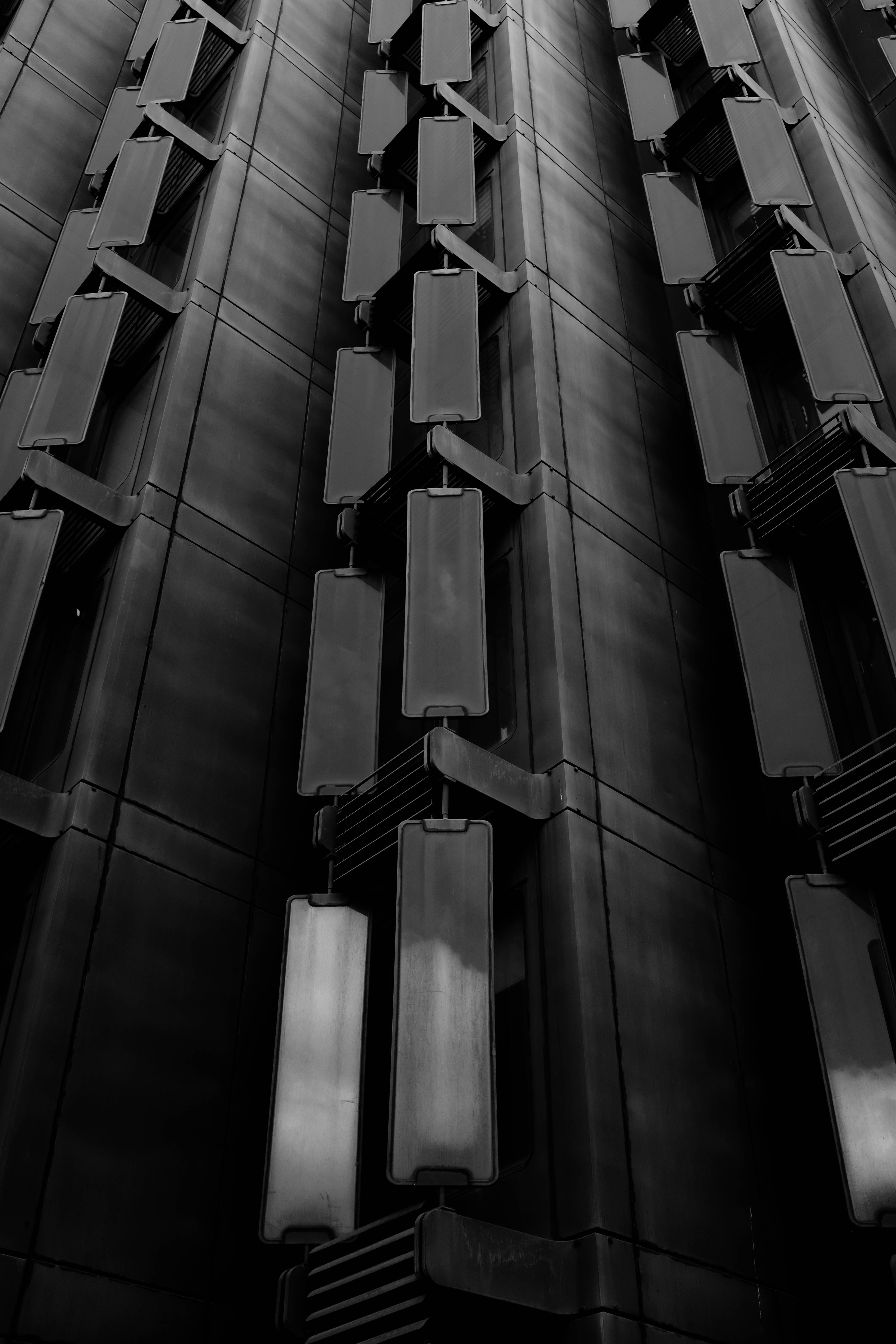 a black and white photo of a building