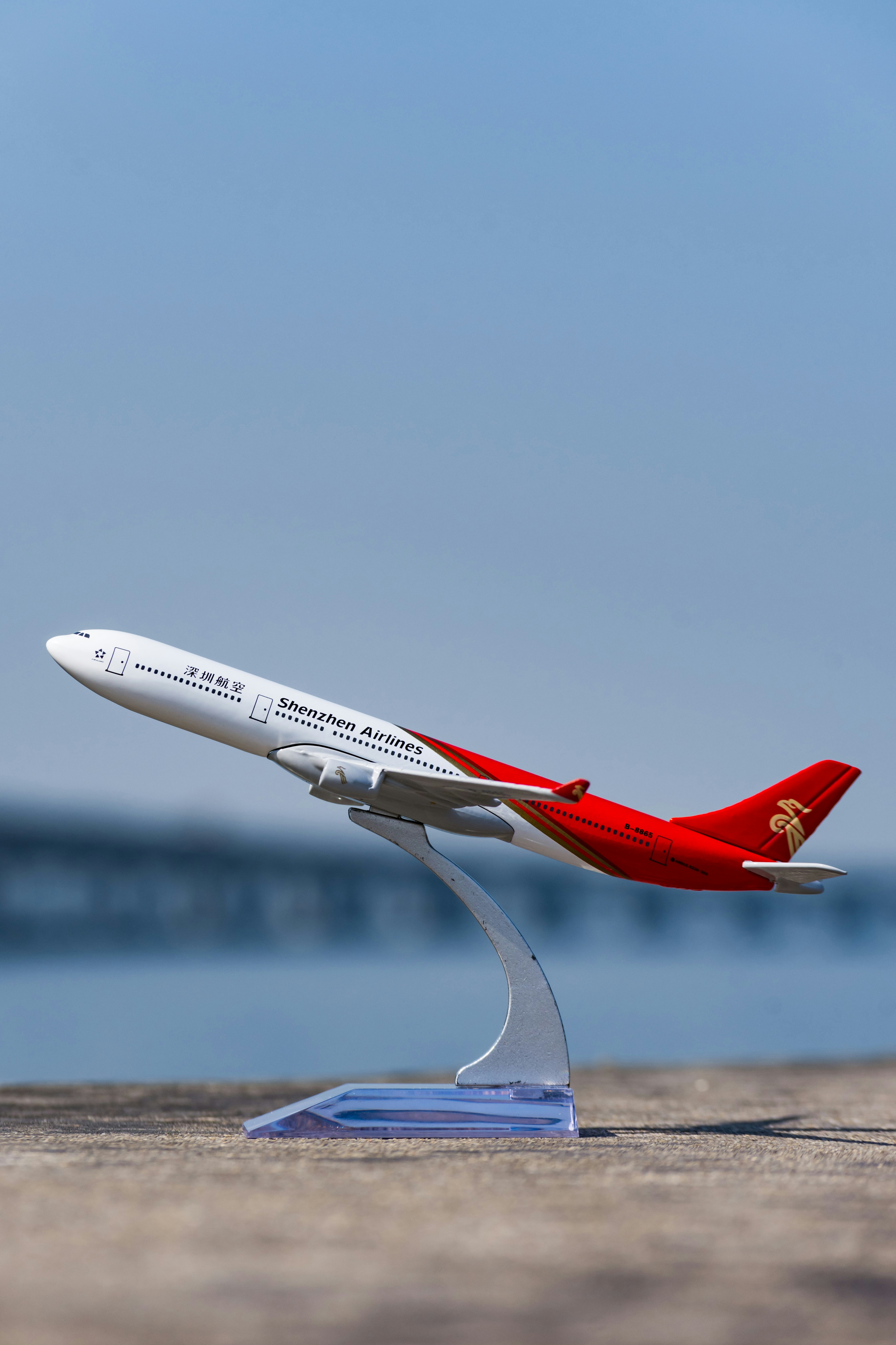 Curved-Stand Shenzhen Airlines Model Jet Posed Against a Calm Blue Horizon