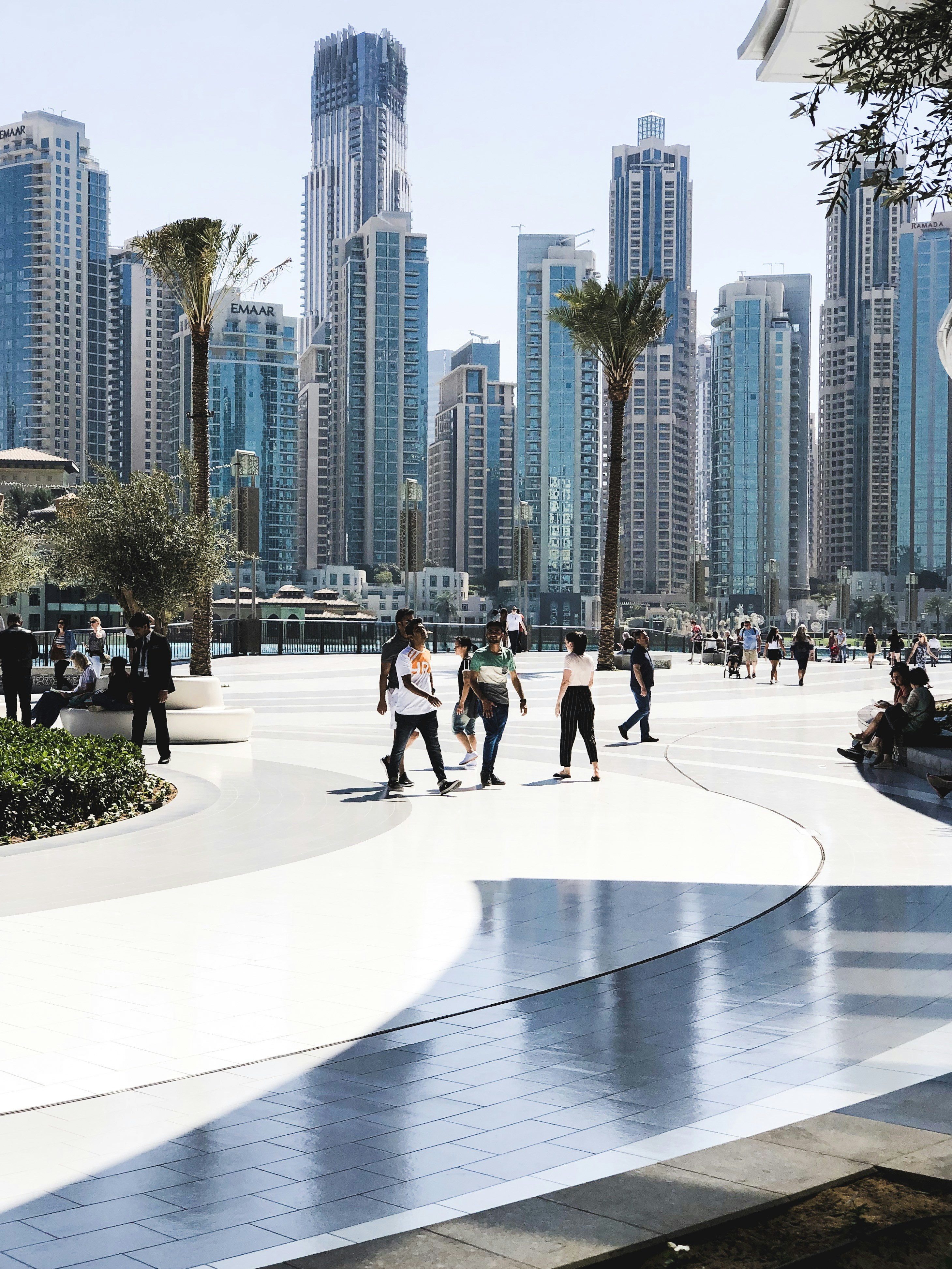 Dubai People Pictures | Download Free Images on Unsplash