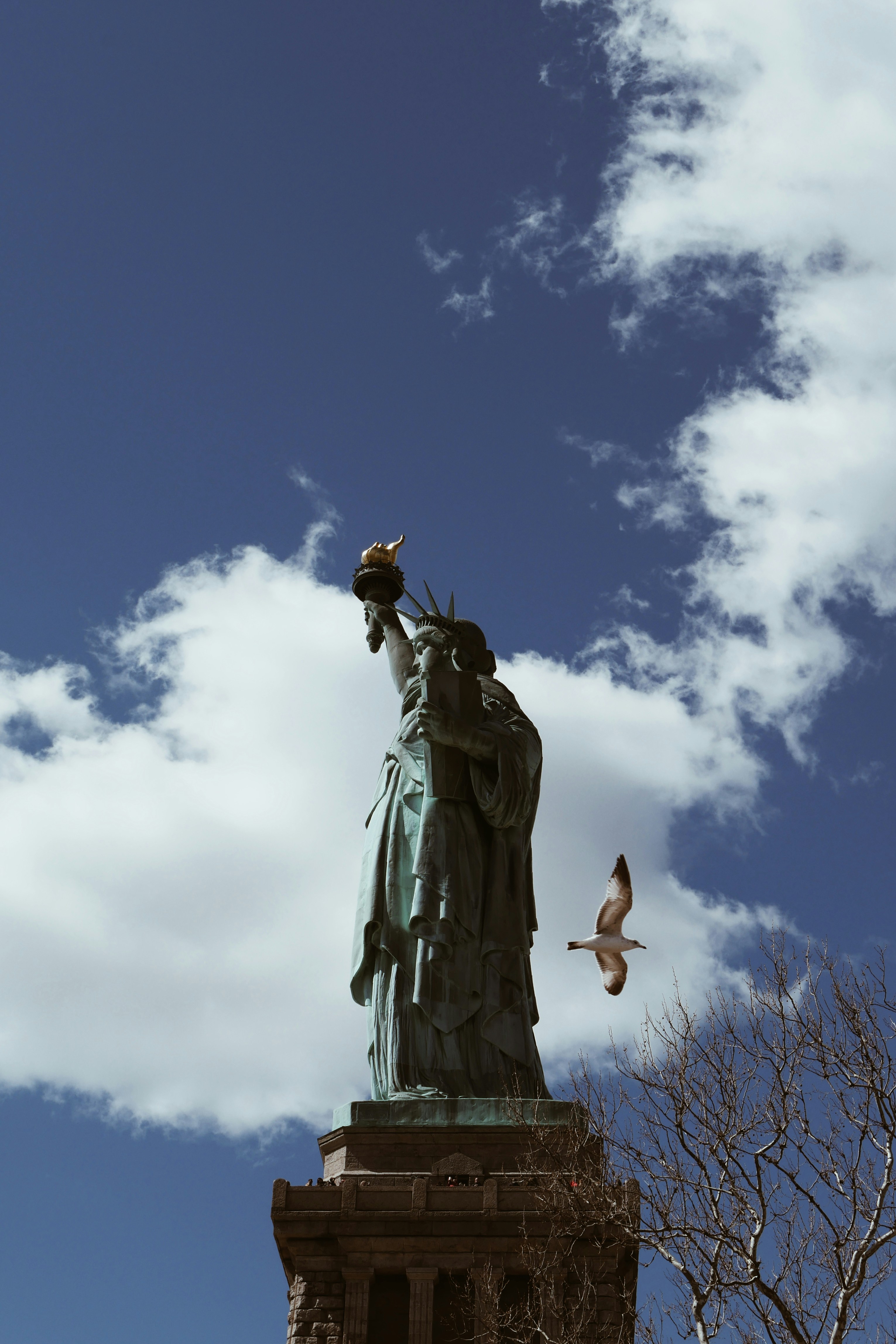 Grey statue during daytime photo – Free Statue of liberty Image on Unsplash