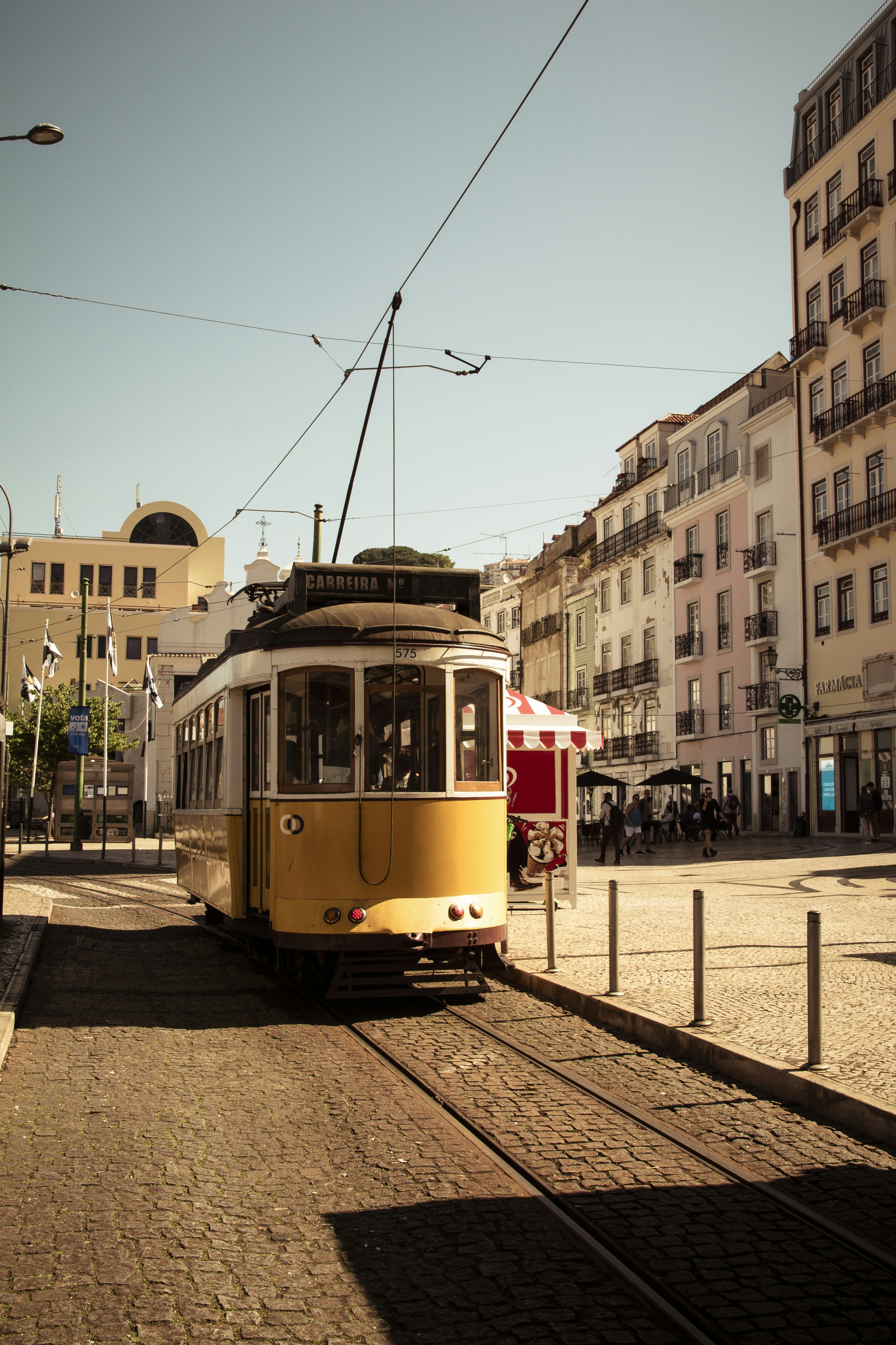 Yellow and white cable tram photo – Free Lisbon Image on Unsplash