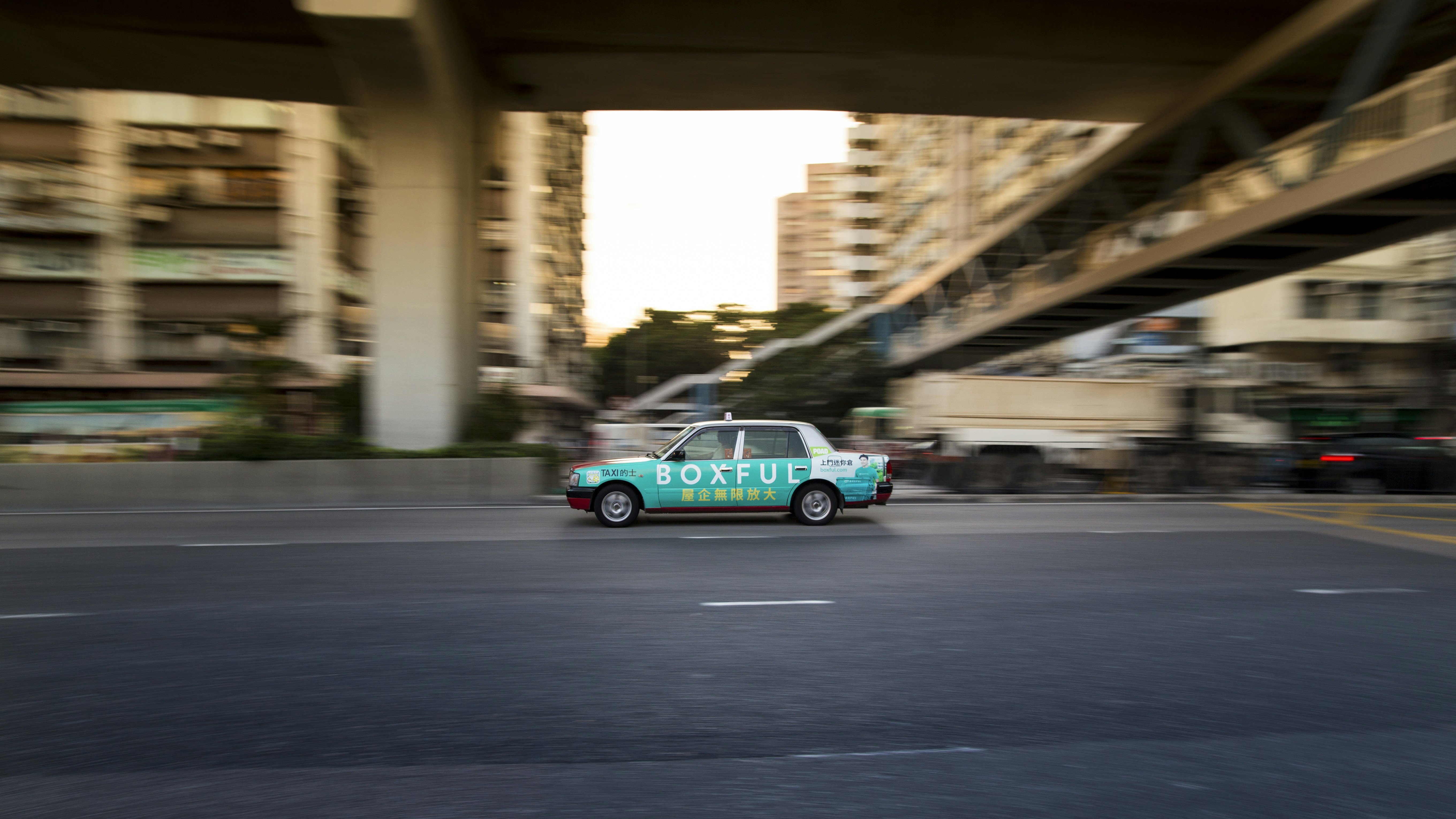 Teal and white taxi photo – Free Vehicle Image on Unsplash