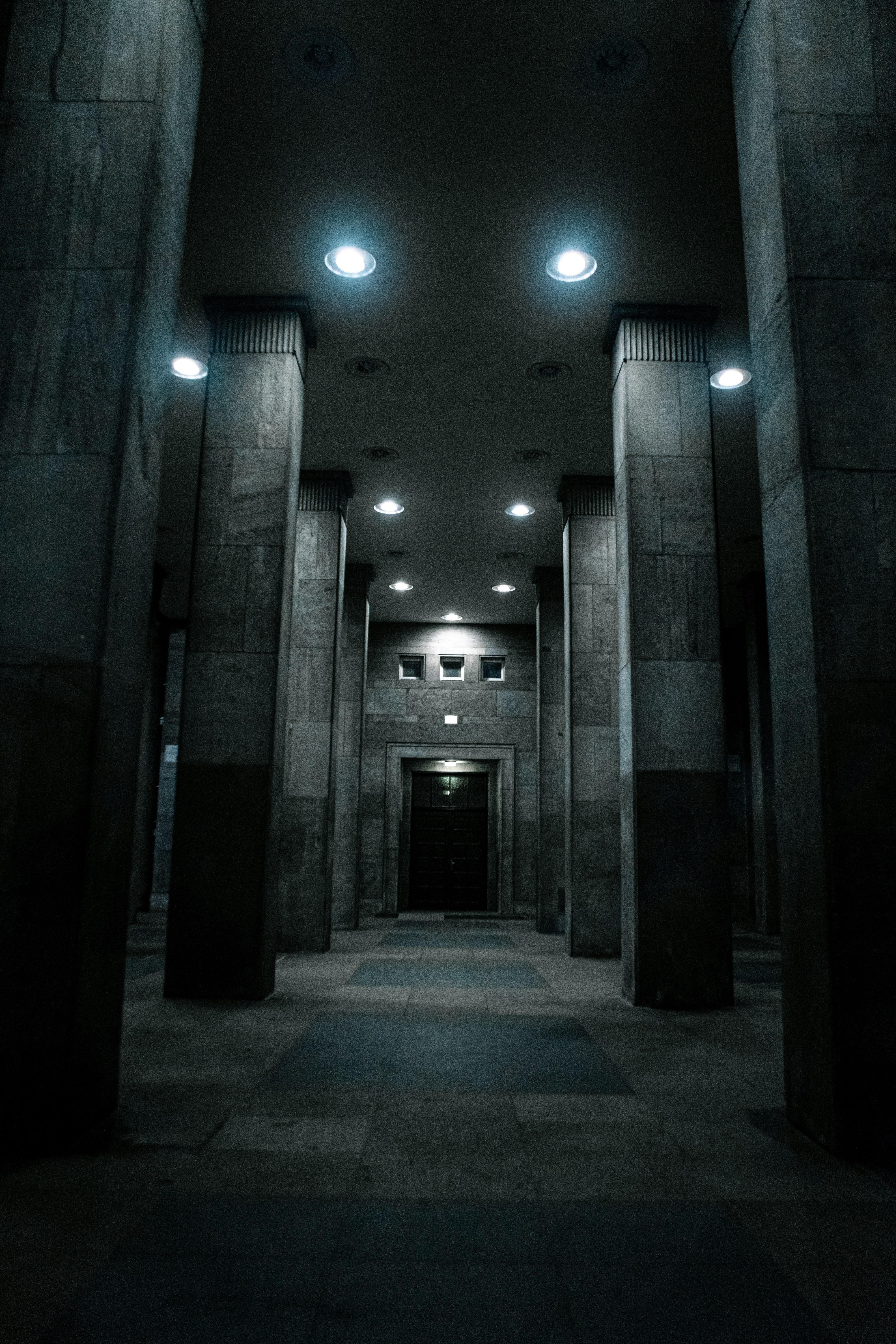 Dark Door Pictures | Download Free Images on Unsplash