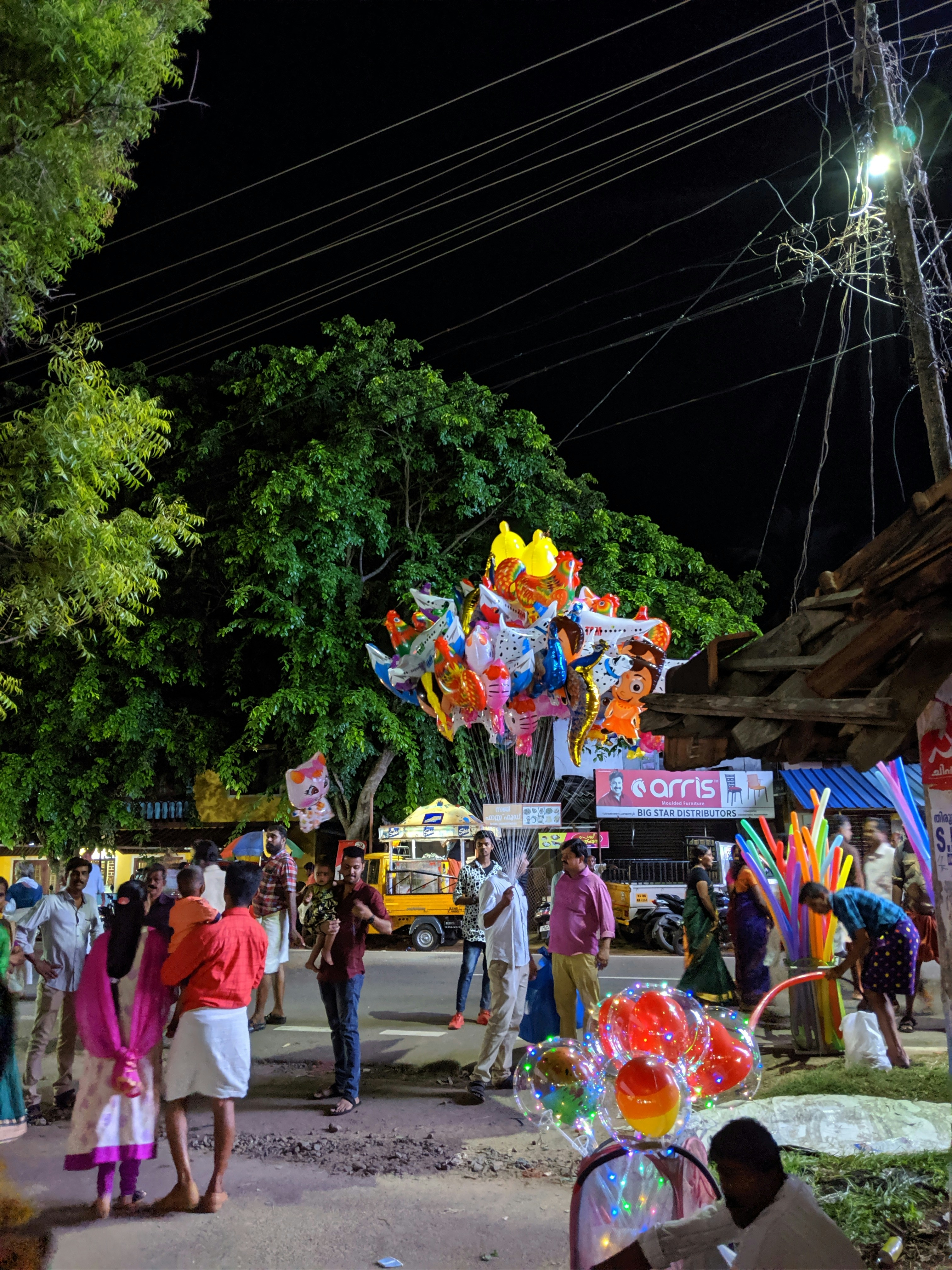 May is the season of festivals in the cultural capital of Kerala, Thrissur. Apart from Thrissur pooram, there are a lot of very interesting smaller festivals in different parts of Thrissur. They have different names. Some call it 𝘱𝘰𝘰𝘳𝘢𝘮, some say 𝘵𝘩𝘢𝘭𝘢𝘱𝘱𝘰𝘭𝘪, and some term it as 𝘶𝘵𝘴𝘢𝘷𝘢𝘮. Whatever the name be, they are an absolute delight to watch!