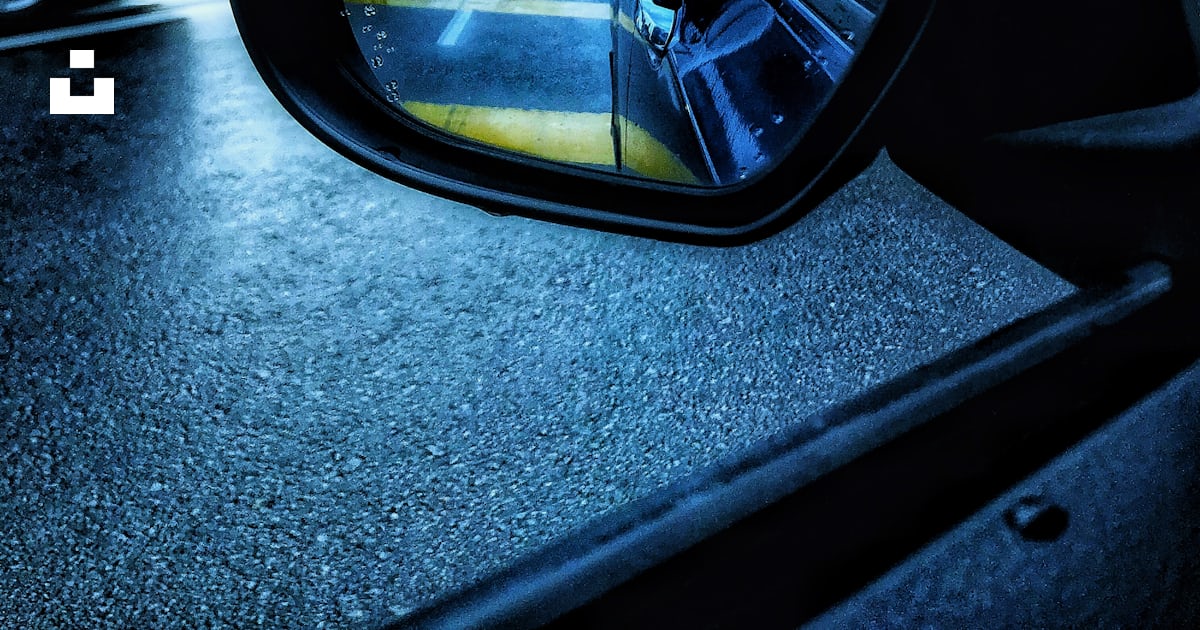 Foto Un Espejo Retrovisor En Un Automóvil En Un Estacionamiento