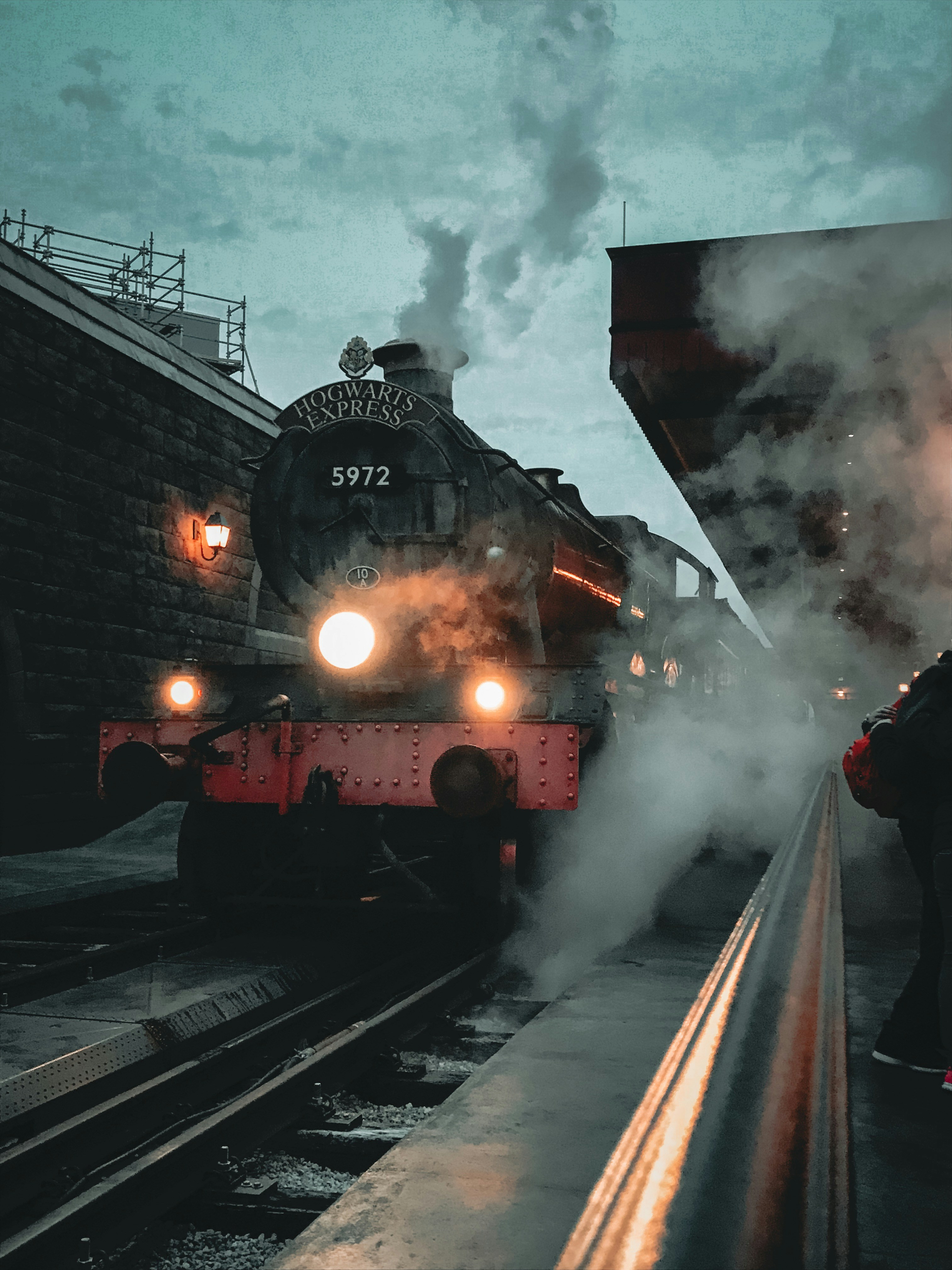 Train rouge et noir photo – Photo Floride Gratuite sur Unsplash