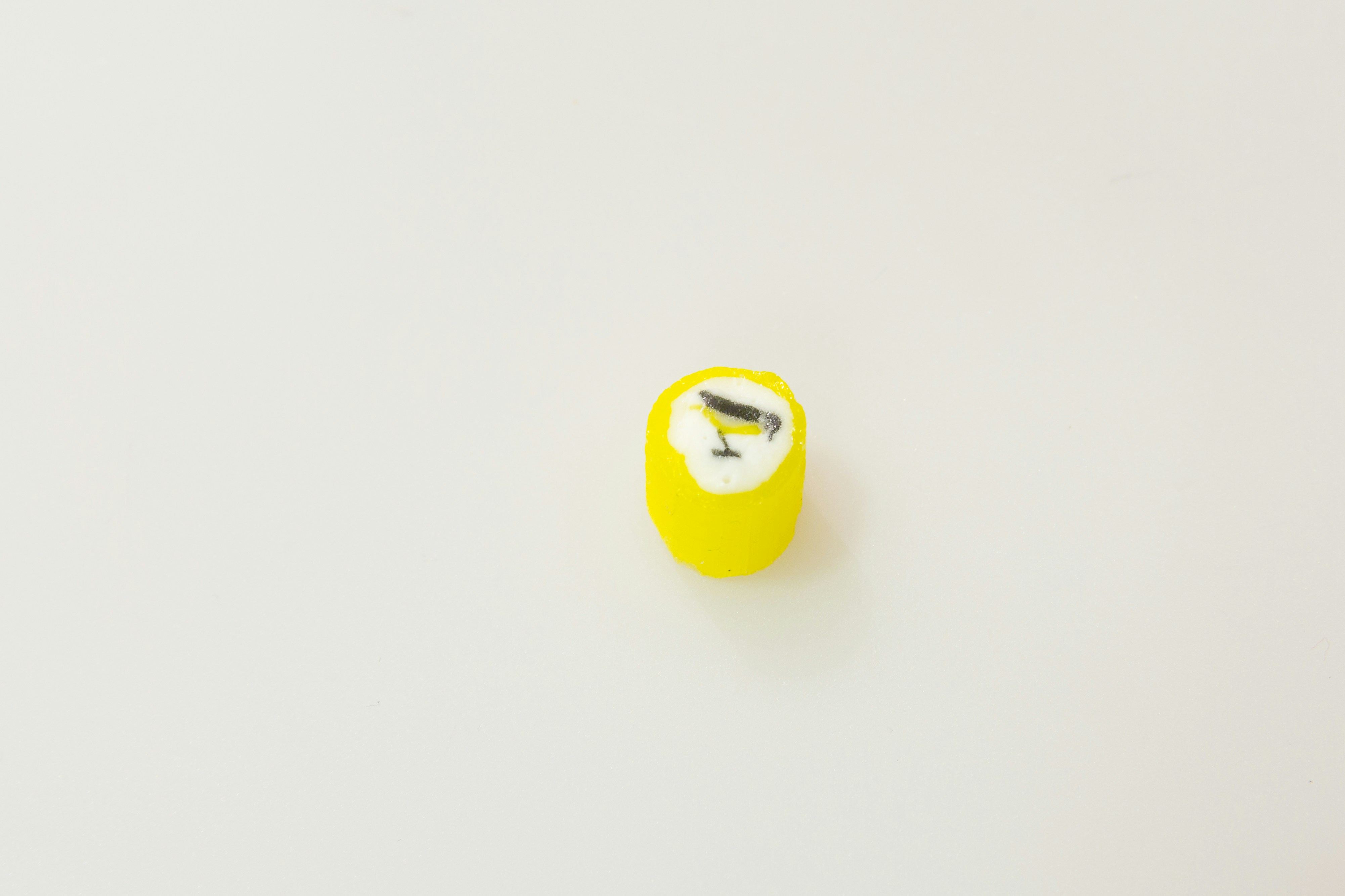 Yellow candy photo – Free Bird Image on Unsplash