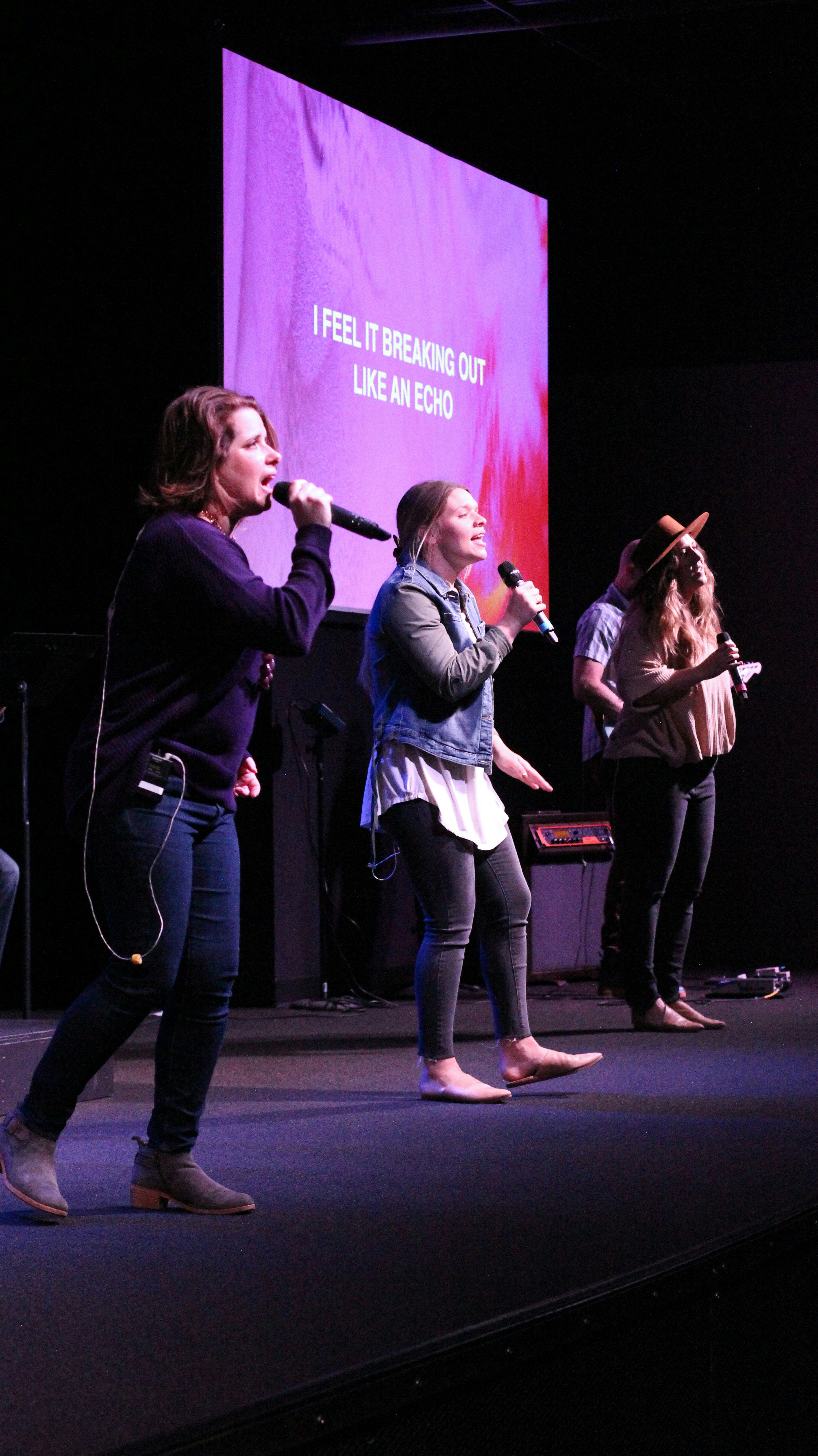 Girl Singing Pictures | Download Free Images on Unsplash