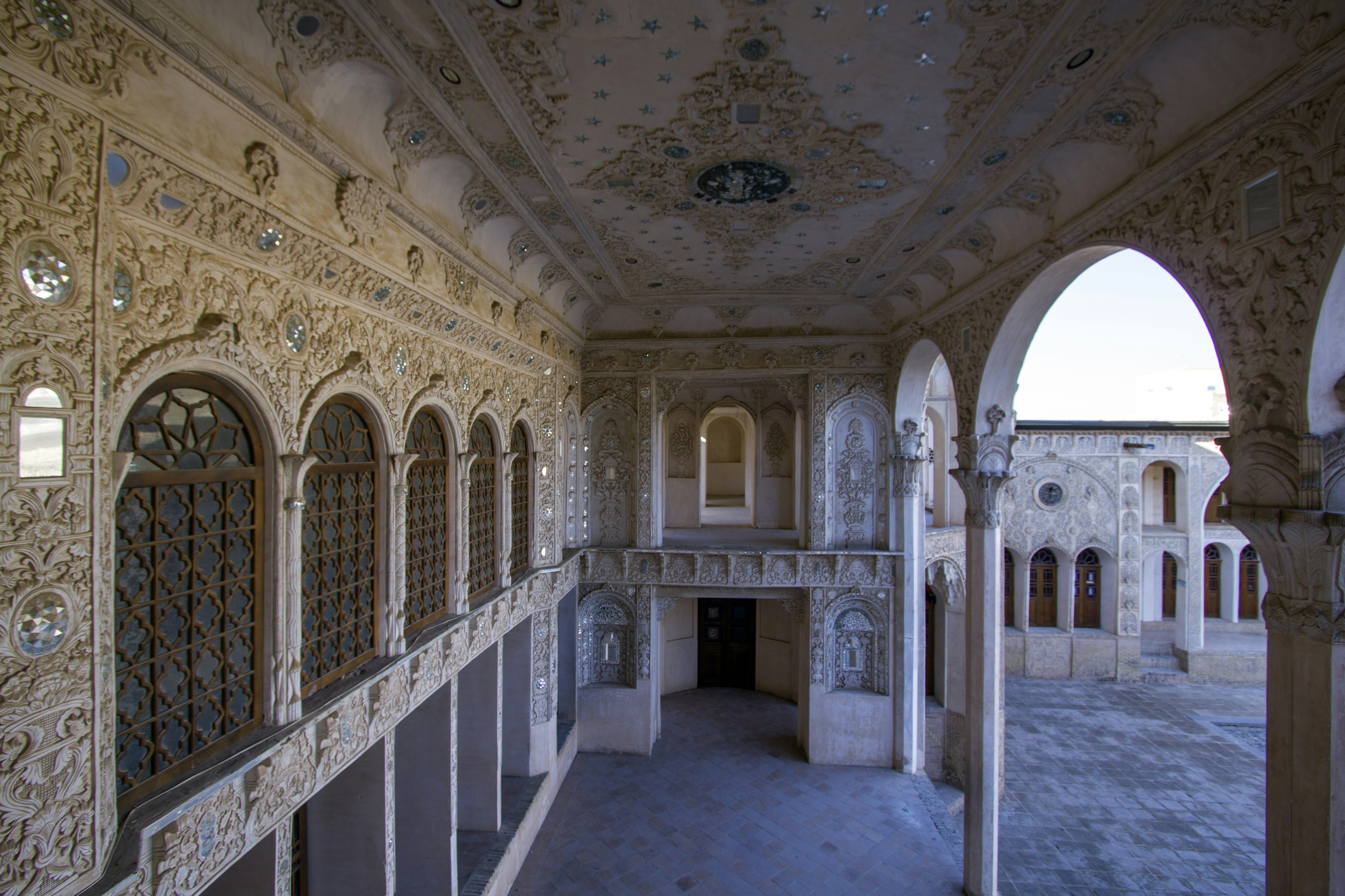 Gray concrete landmark photo – Free Kashan Image on Unsplash