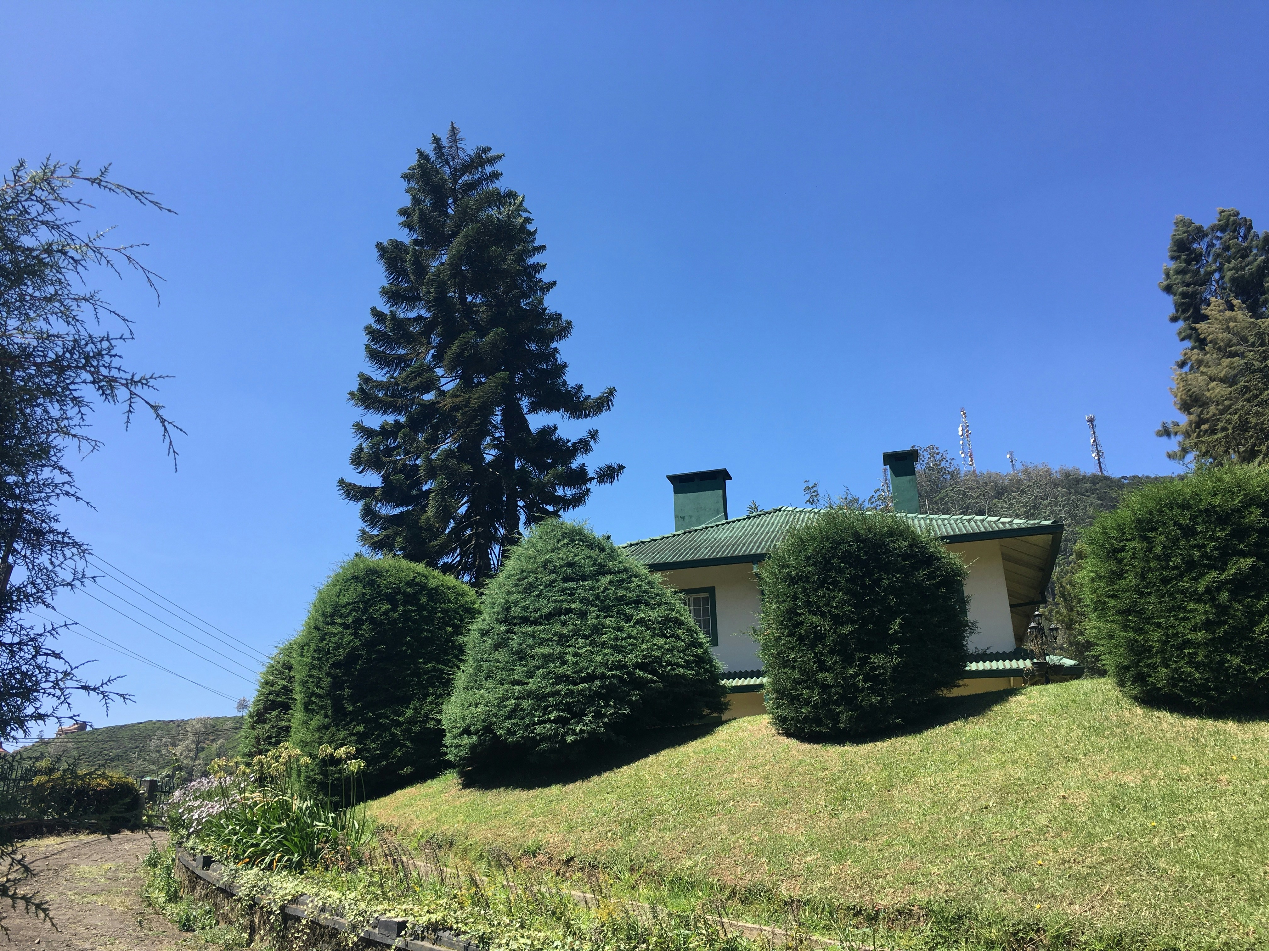 House with two chimney photo – Free Blue Image on Unsplash