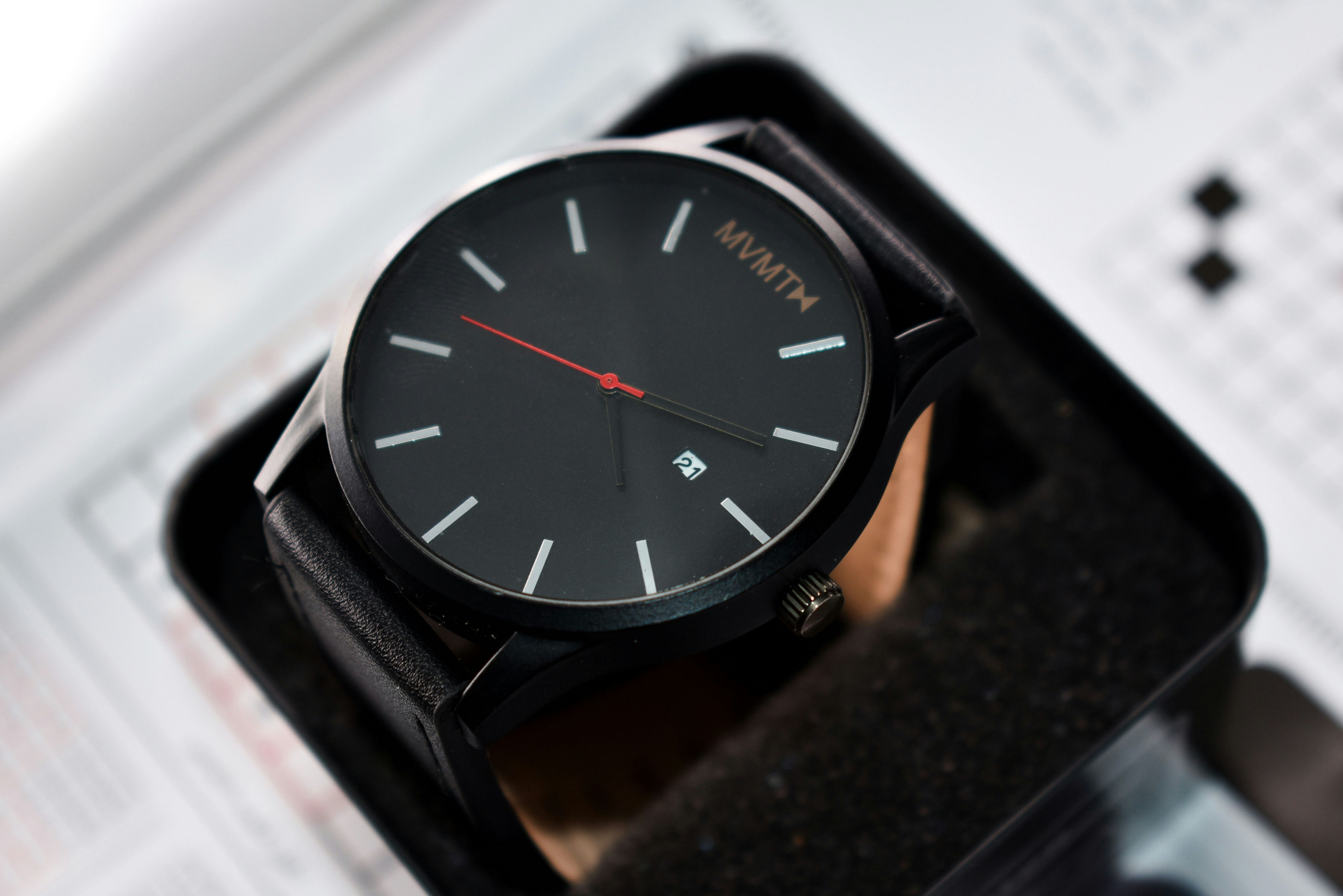 Minimalist Manta: A Dark-Waced Watch in a Protective Case