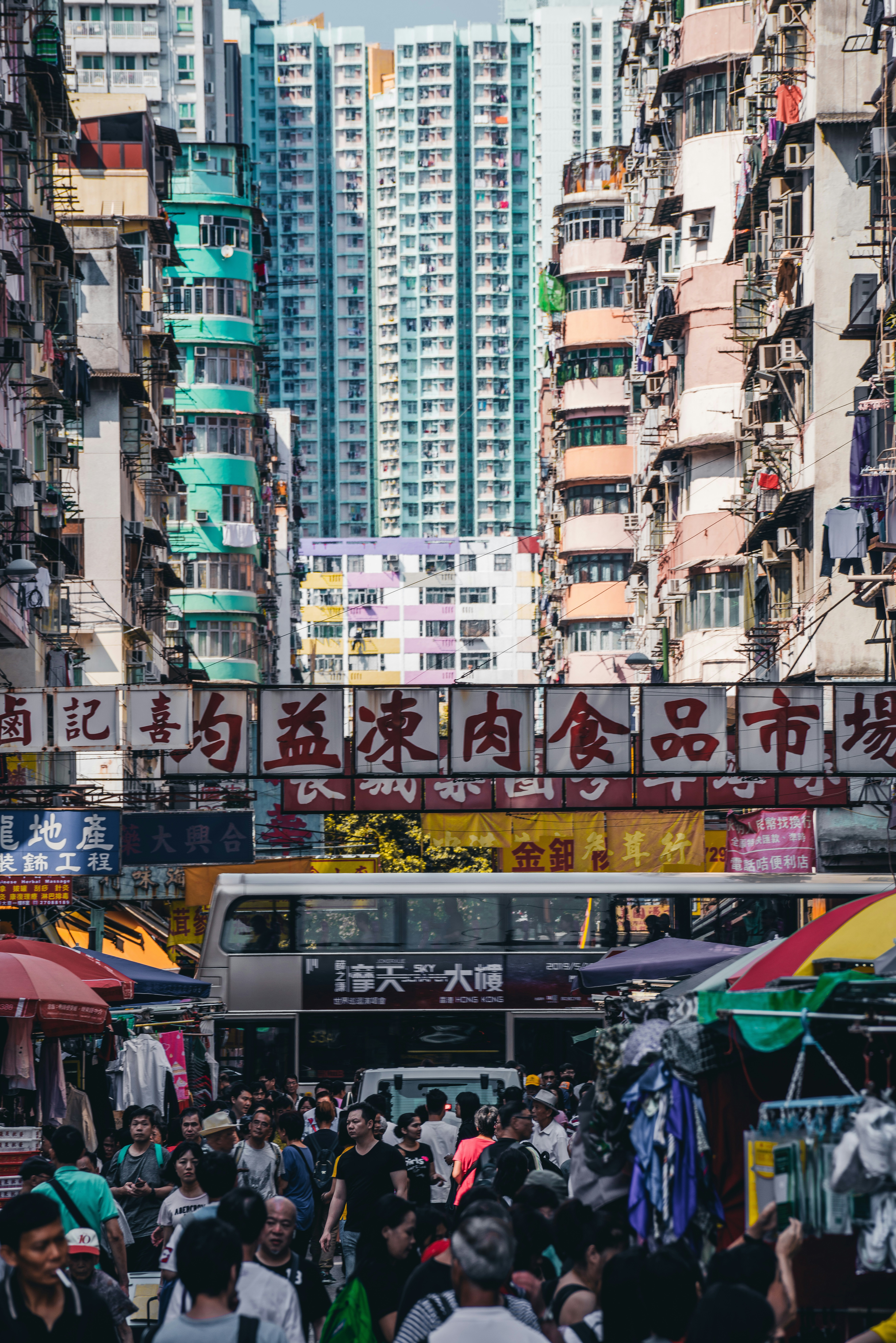 Foto zum Thema Weißer Bus – Kostenloses Bild zu Person auf Unsplash