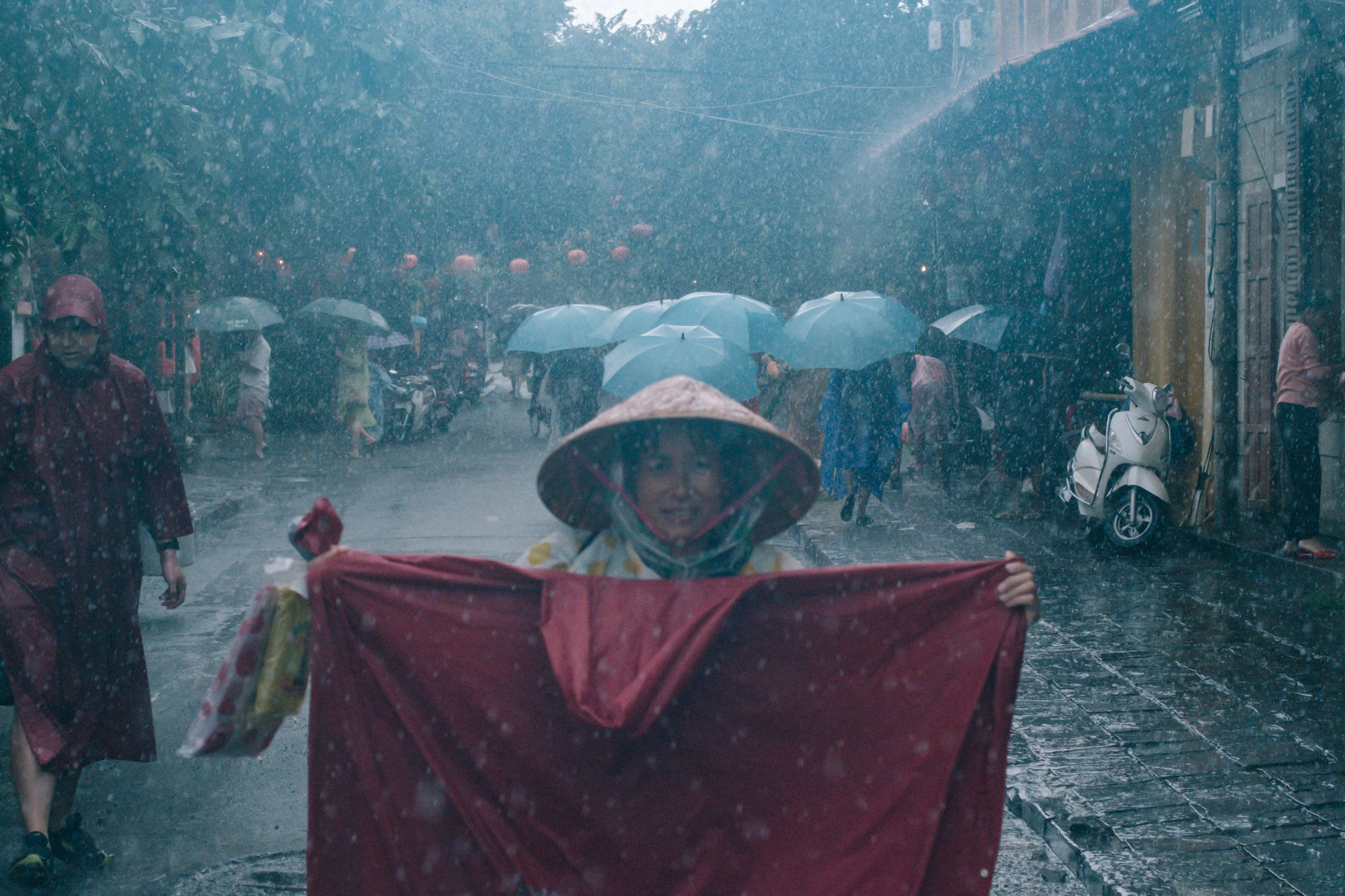 Woman Rain Pictures | Download Free Images on Unsplash