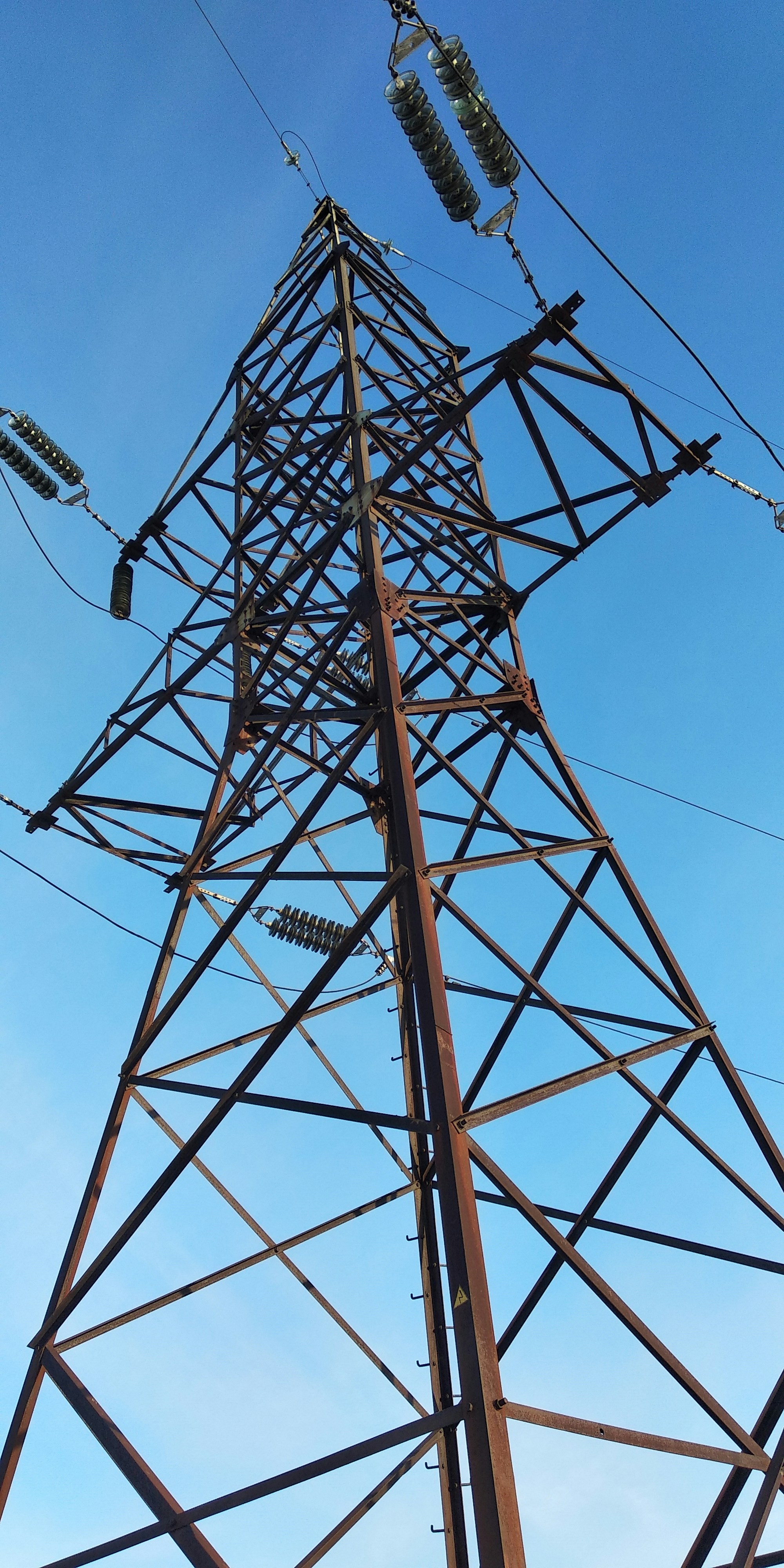 Brown transmission tower photo – Free L'vivs'ka oblast Image on Unsplash