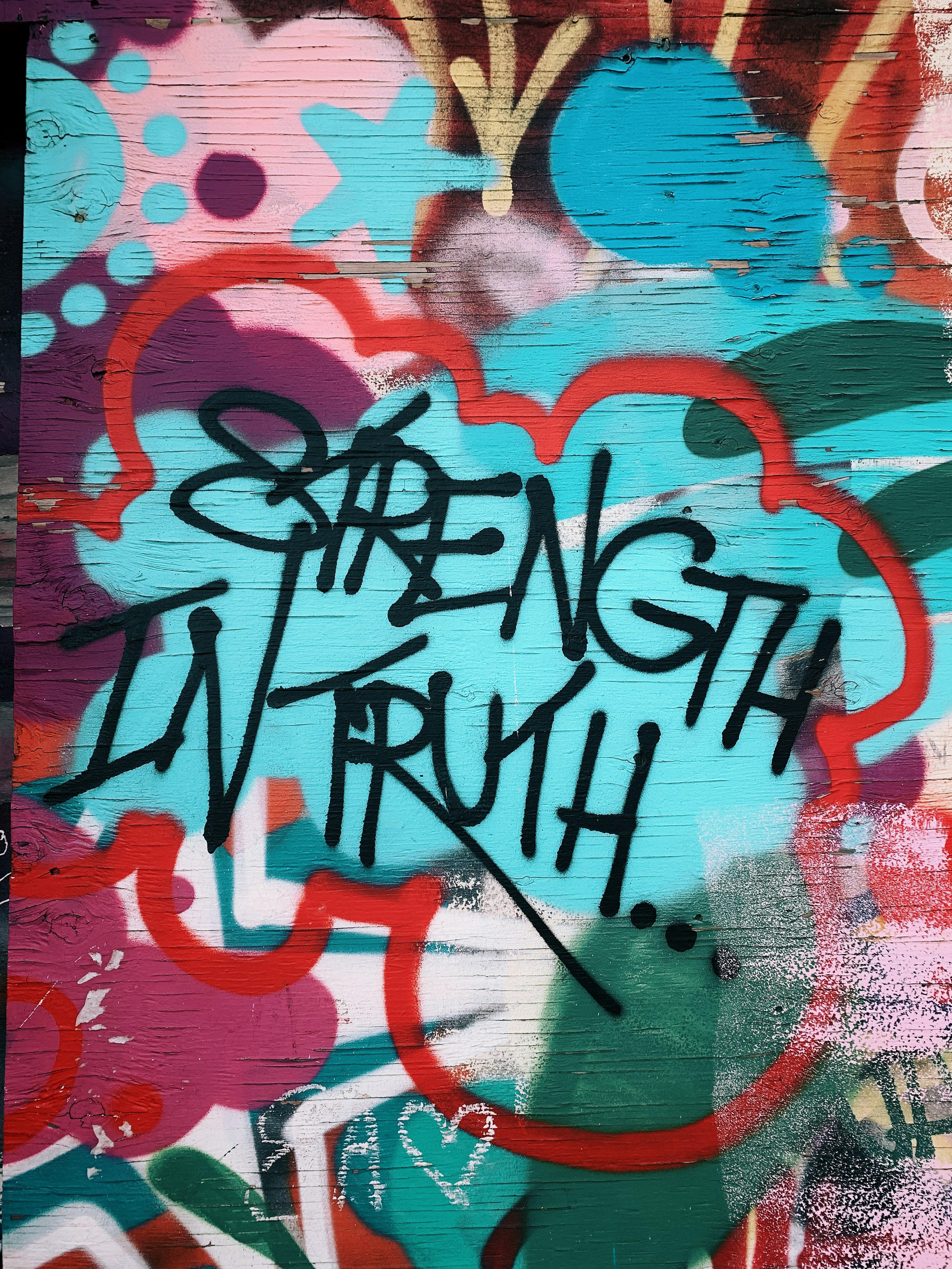 Strength In Truth graffiti photo – Free Texture Image on Unsplash