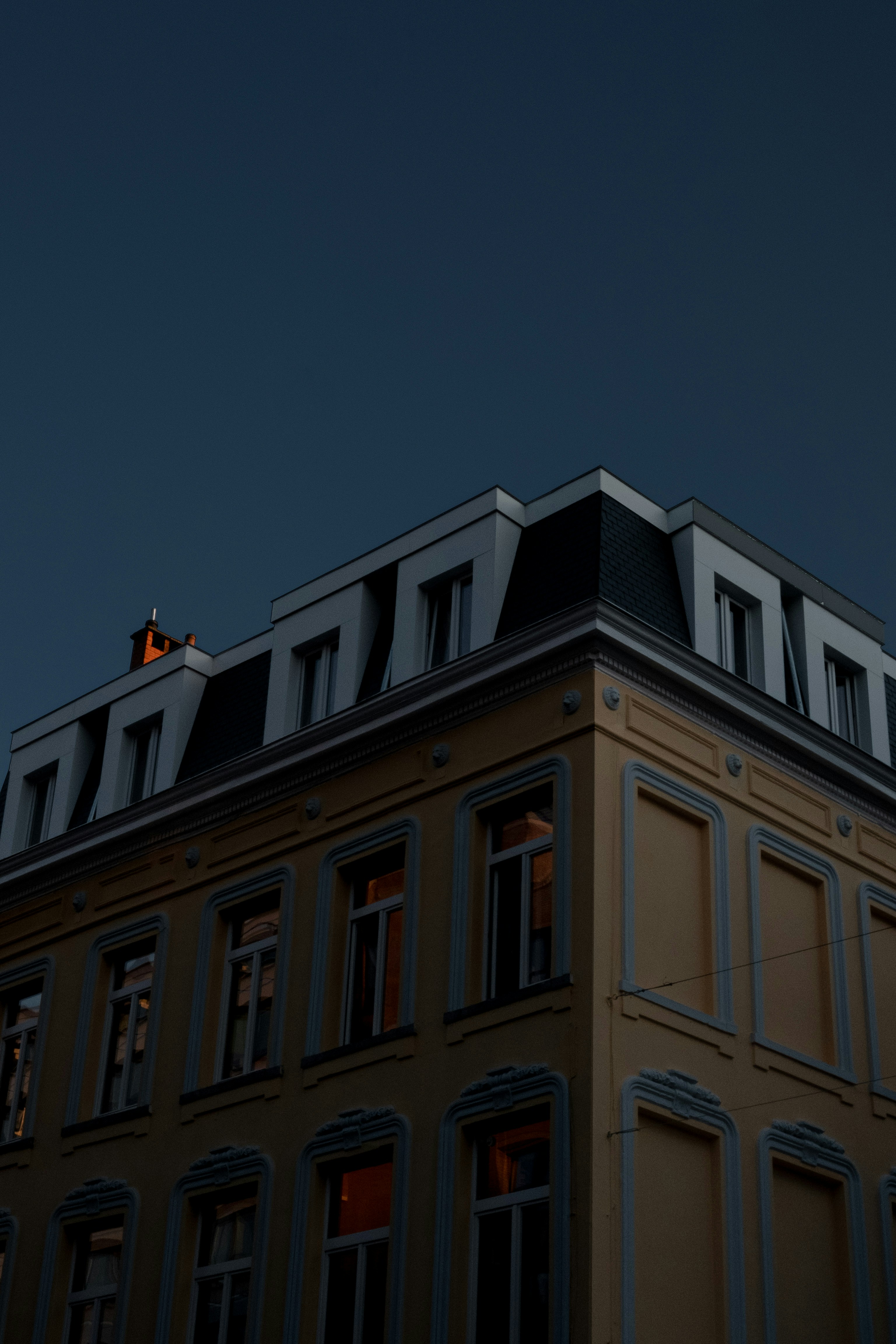 Brown and gray building under gray sky photo – Free Grey Image on Unsplash