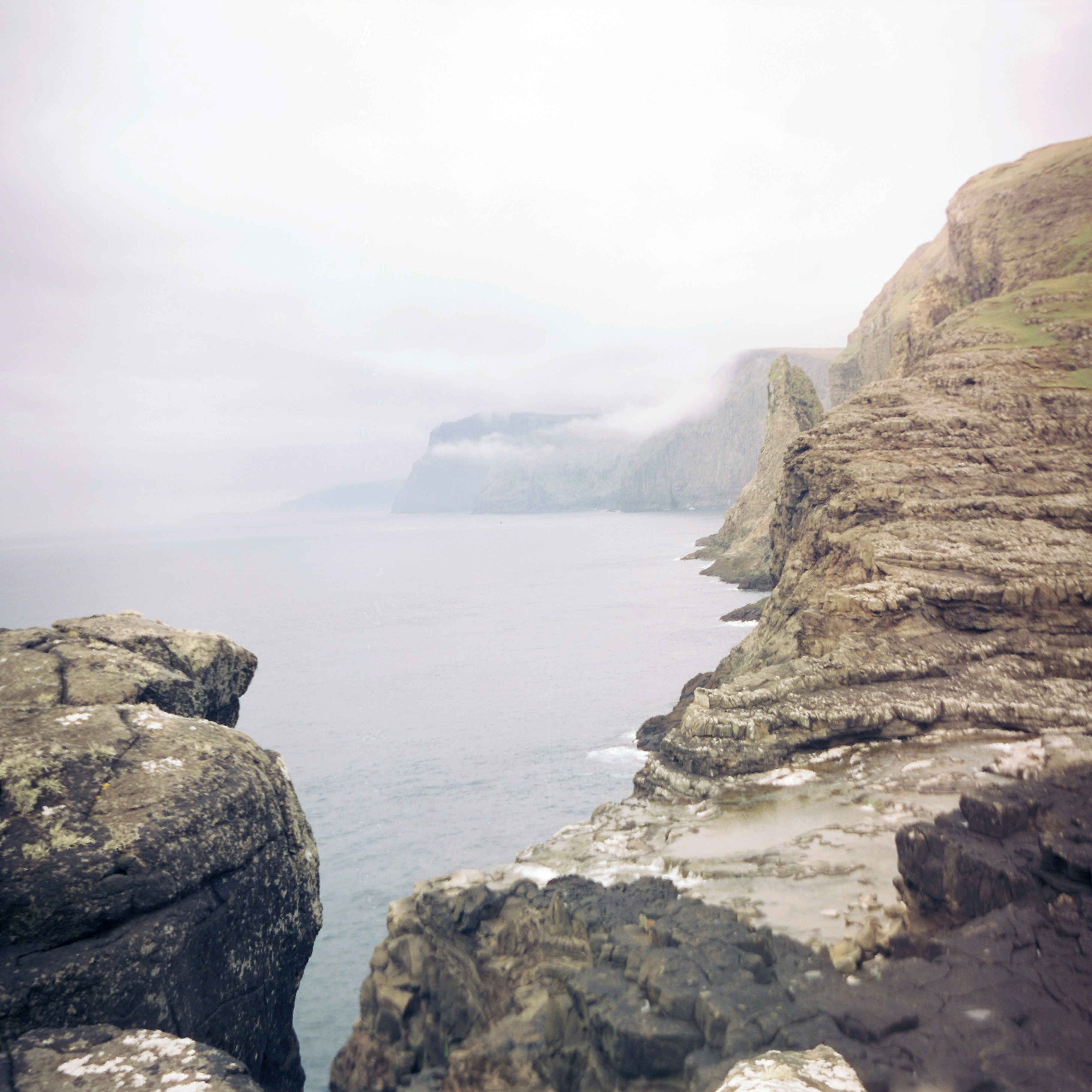 Cliff near ocean photo – Free Grey Image on Unsplash