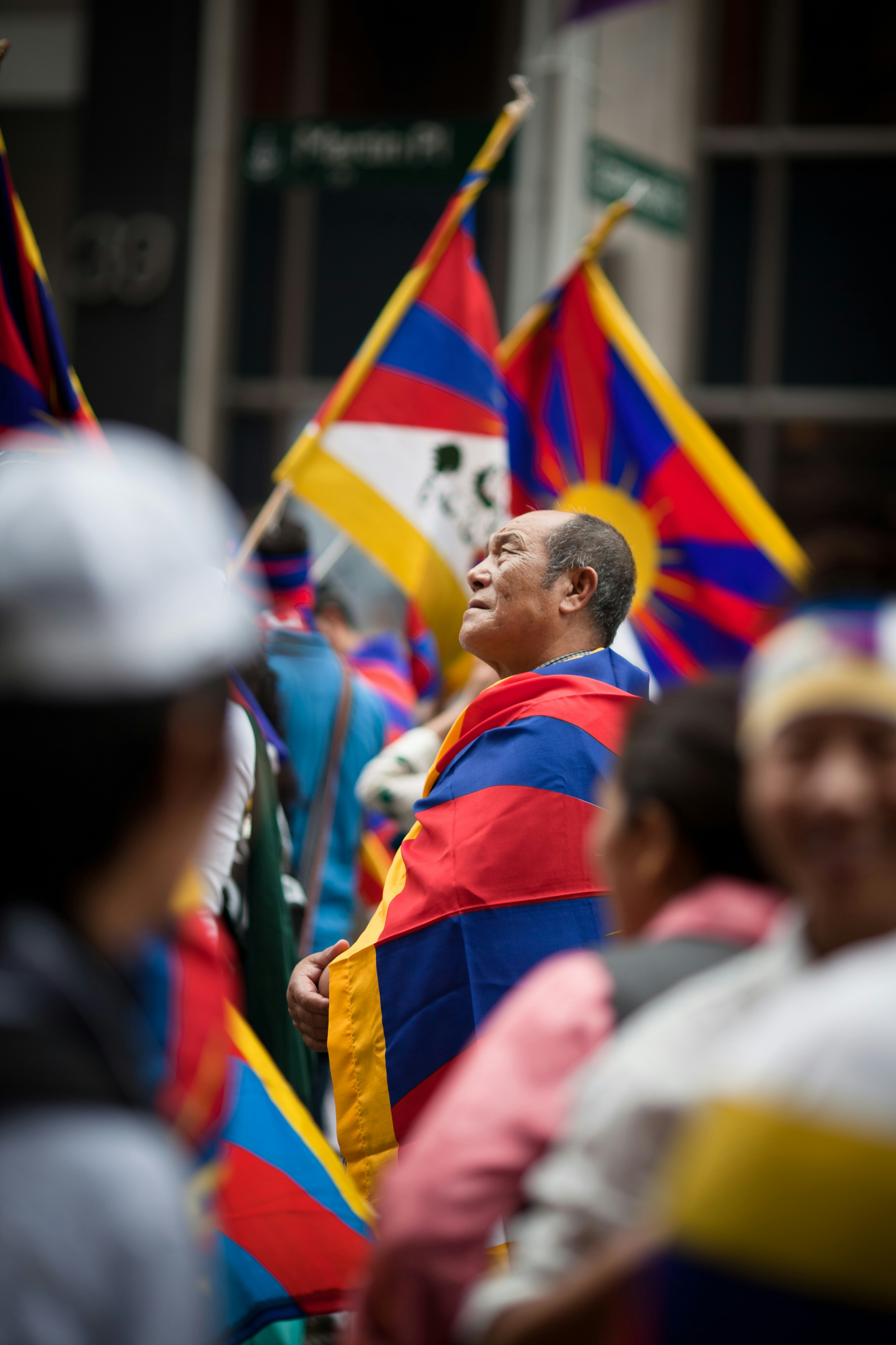 Blue, red, and white sun flag photo – Free Person Image on Unsplash