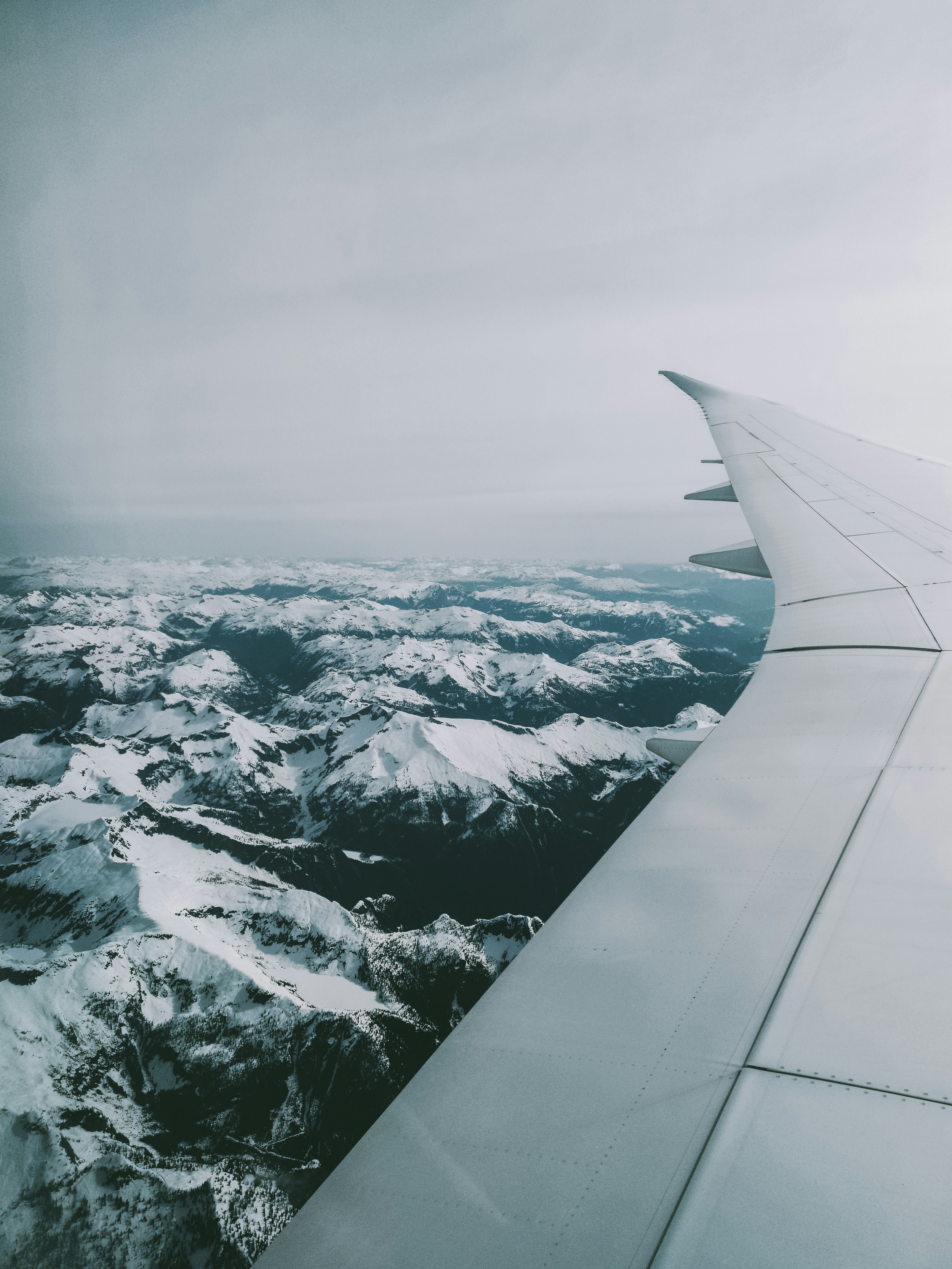White airplane wing photo – Free Grey Image on Unsplash