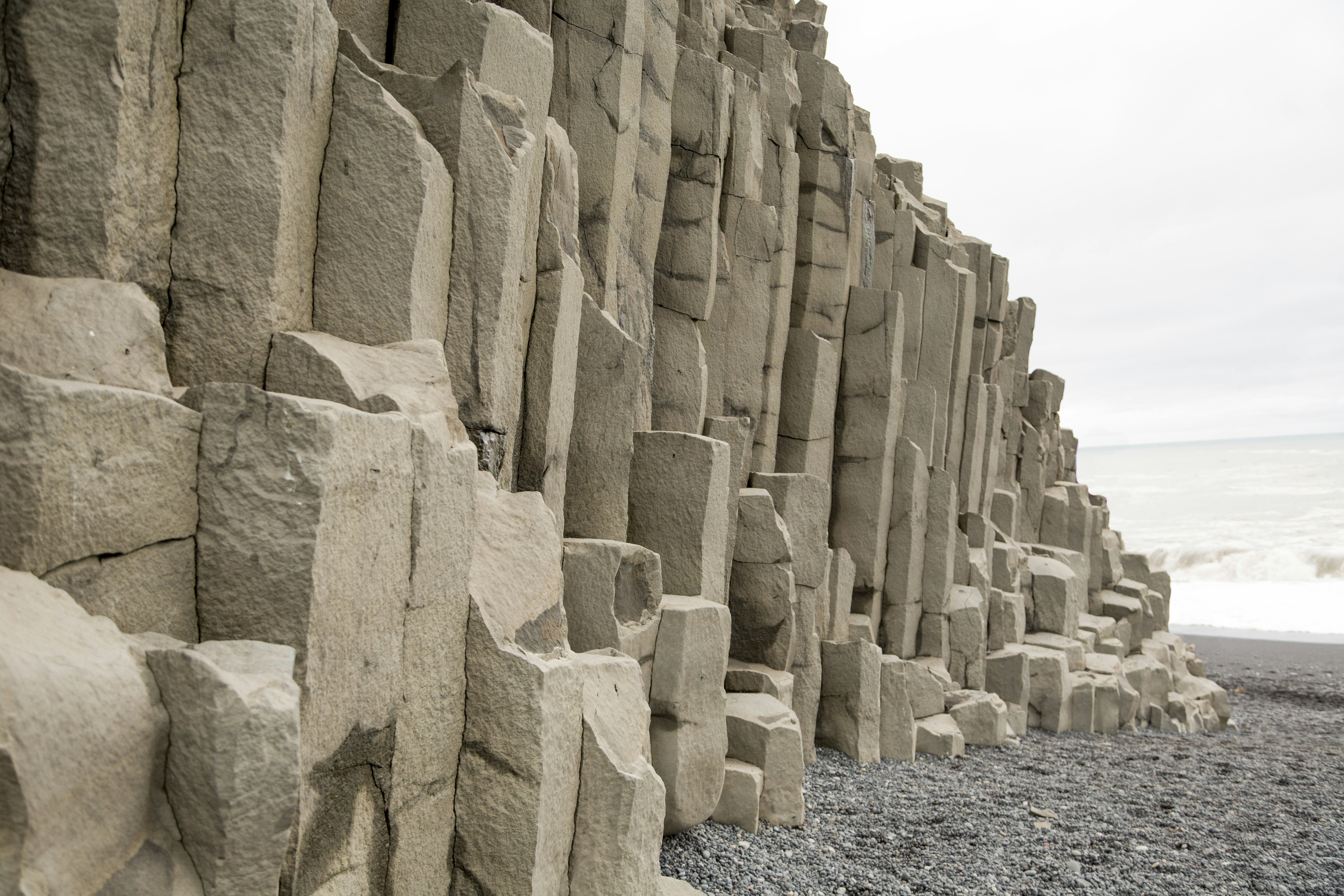 Grey rock formation photo – Free Reynishverfisvegur Image on Unsplash