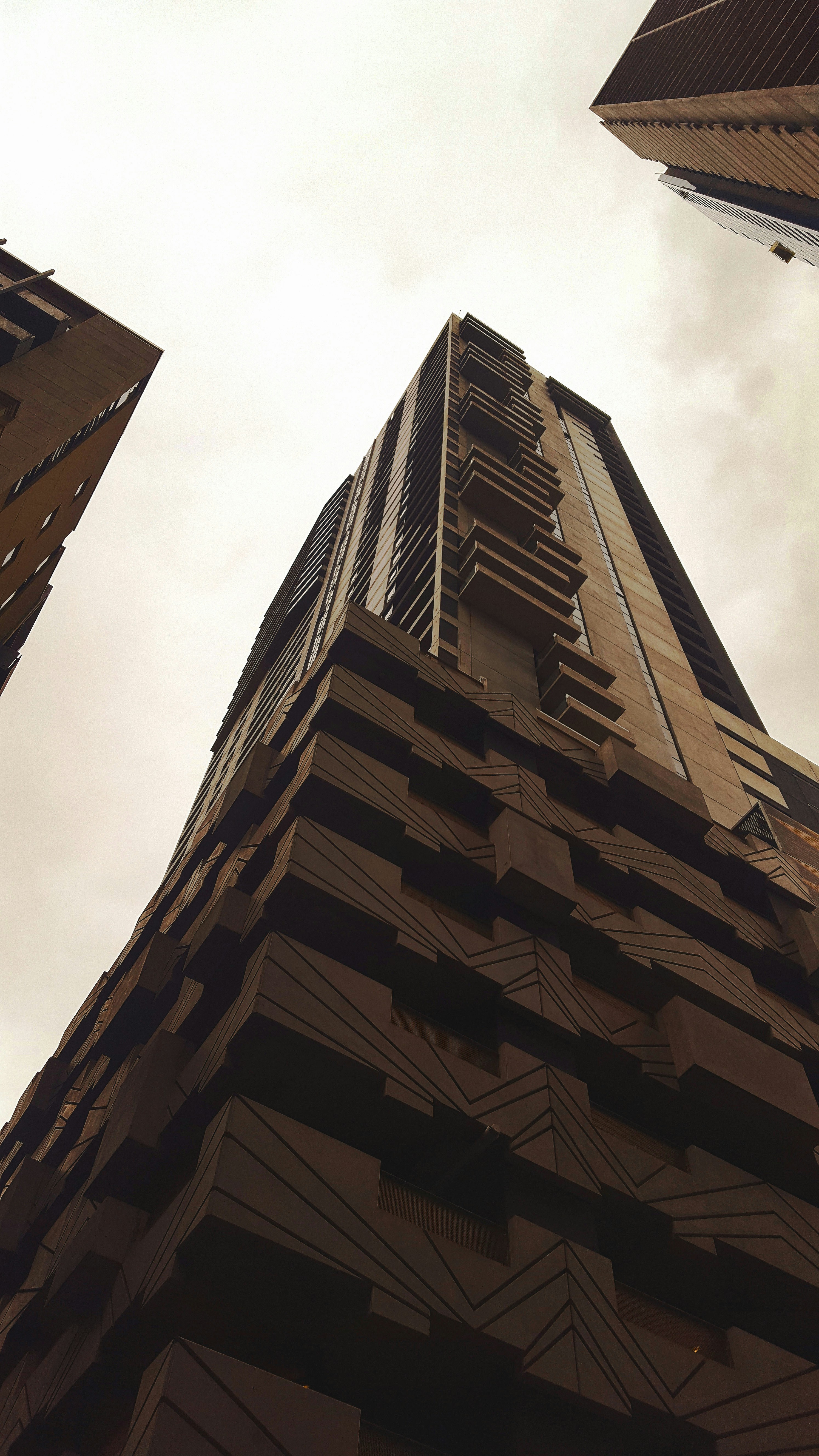 Foto Edificio de hormigón marrón – Imagen 220 Spencer St gratis en Unsplash