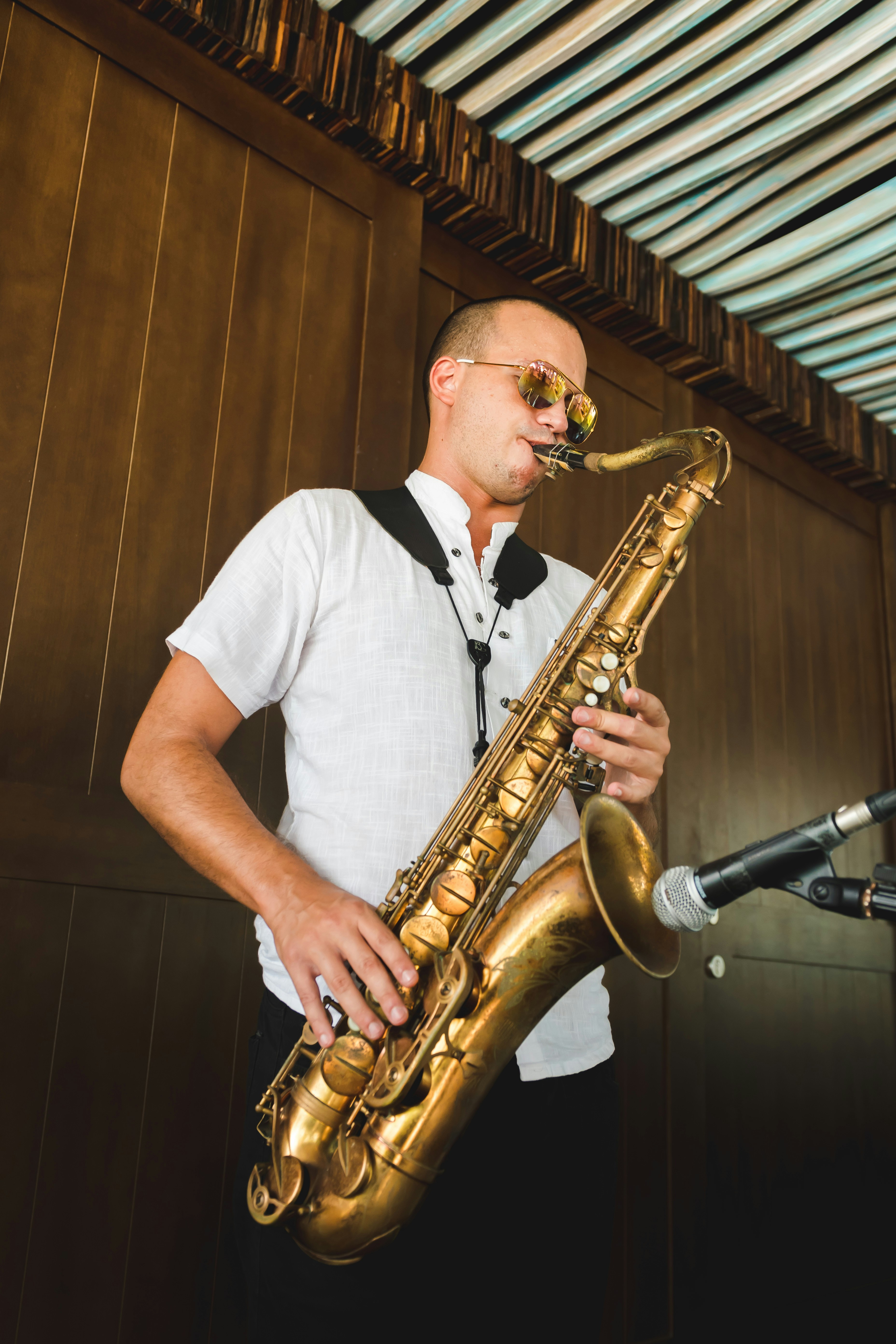 Person playing saxophone photo – Free Human Image on Unsplash
