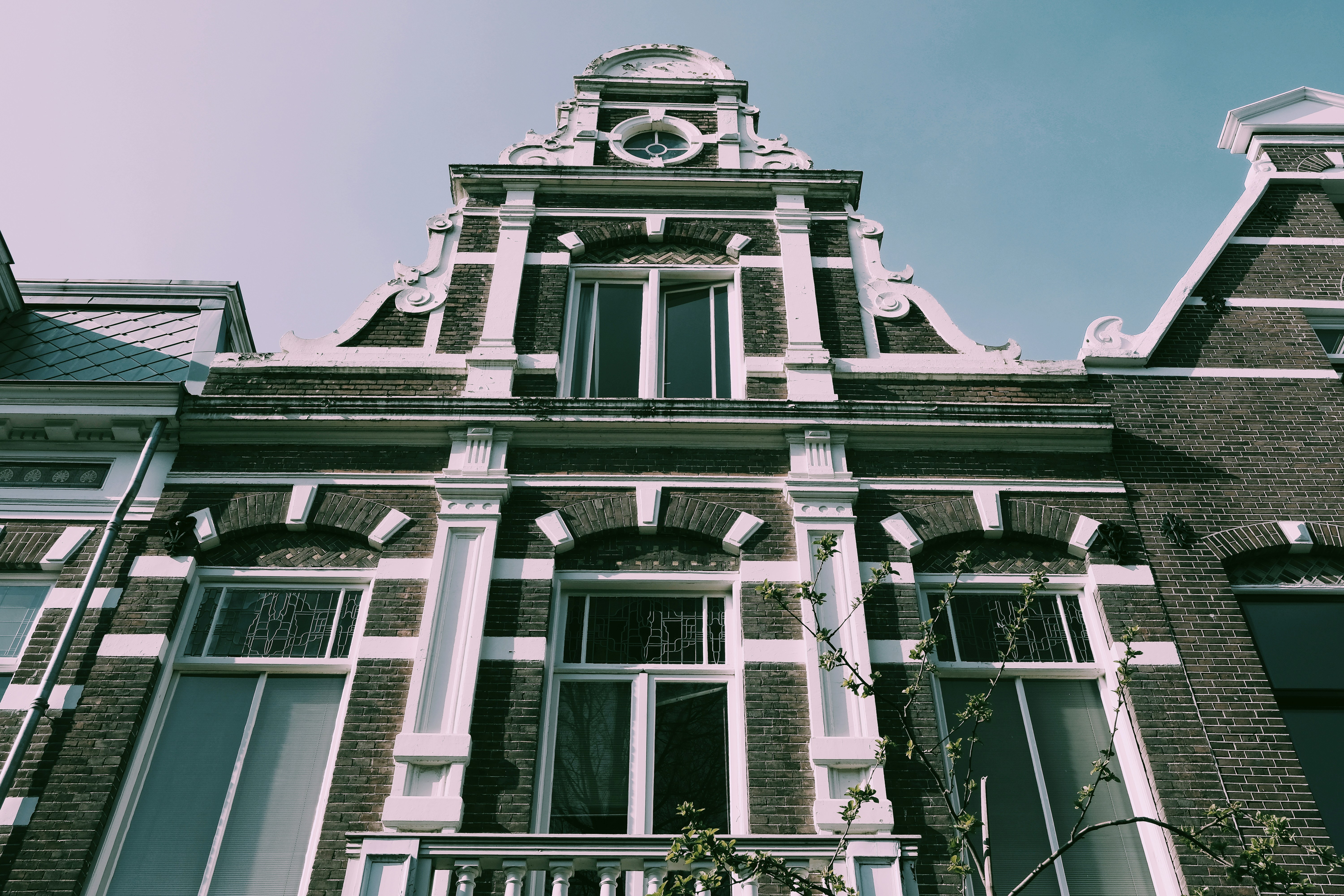 Gray and white building photo – Free Grey Image on Unsplash