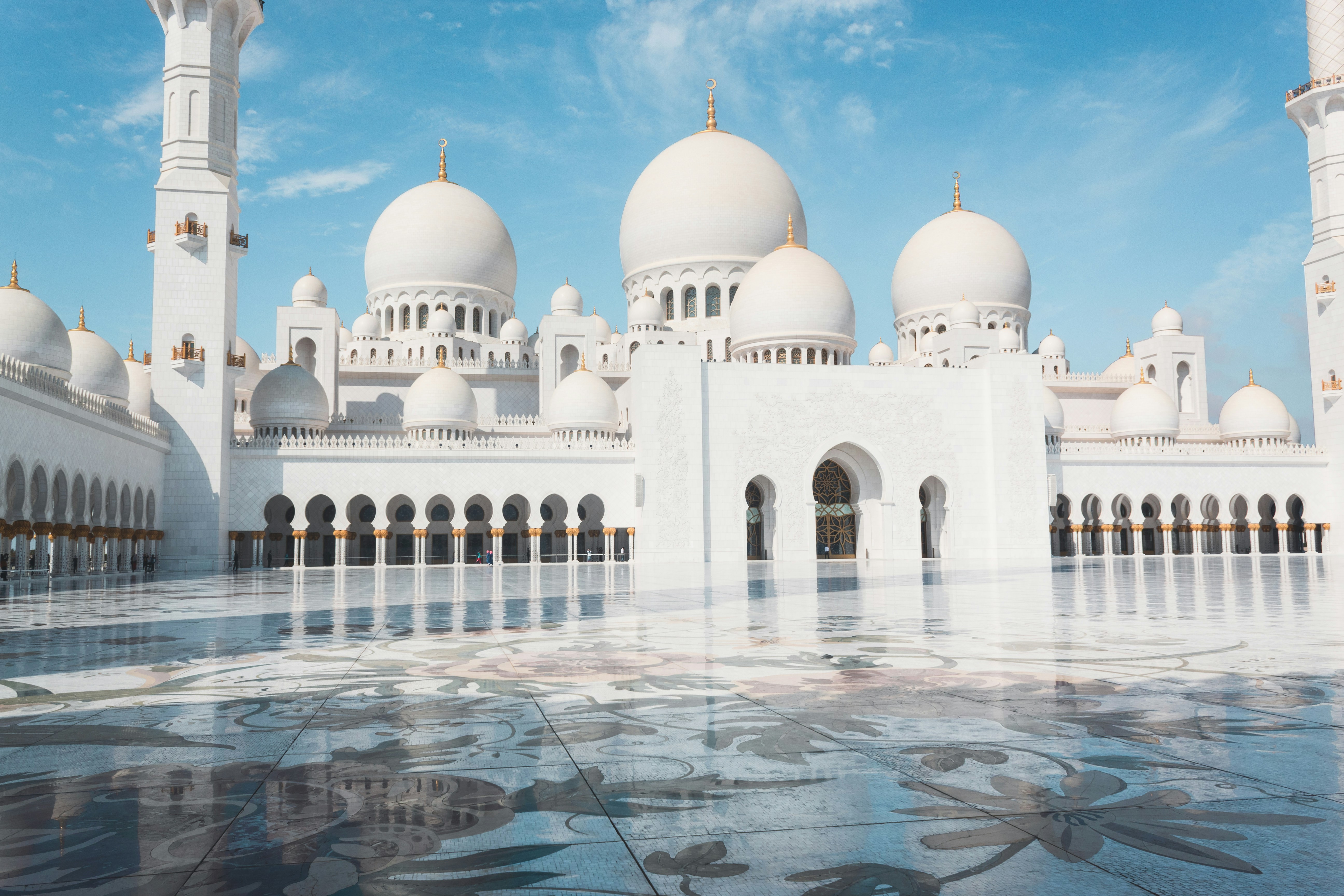 Sheikh Zayed Grand Mosque Center in Abu Dhabi photo – Free Building ...