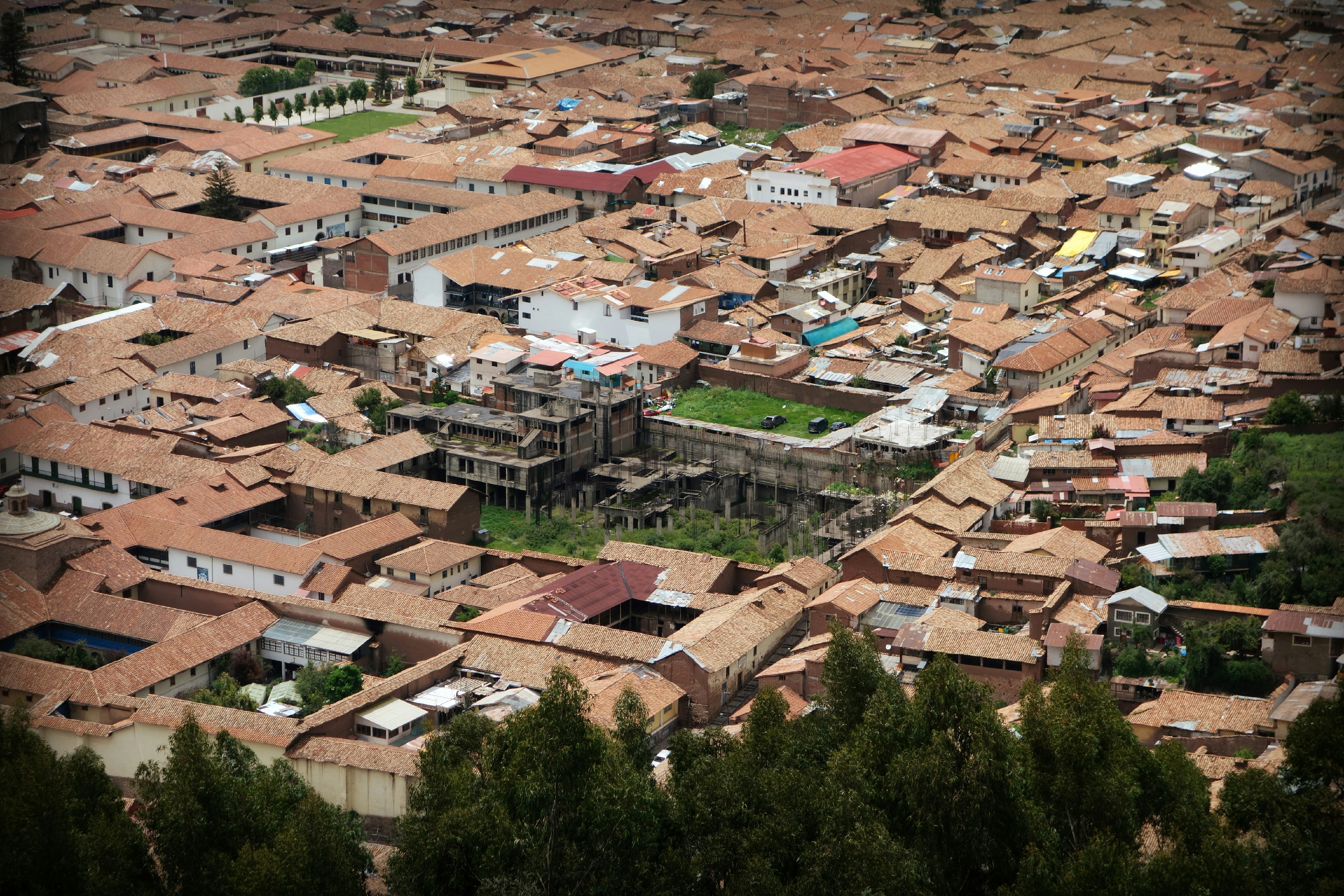 Vista aérea de la aldea foto – Imagen de Cusco gratuita en Unsplash