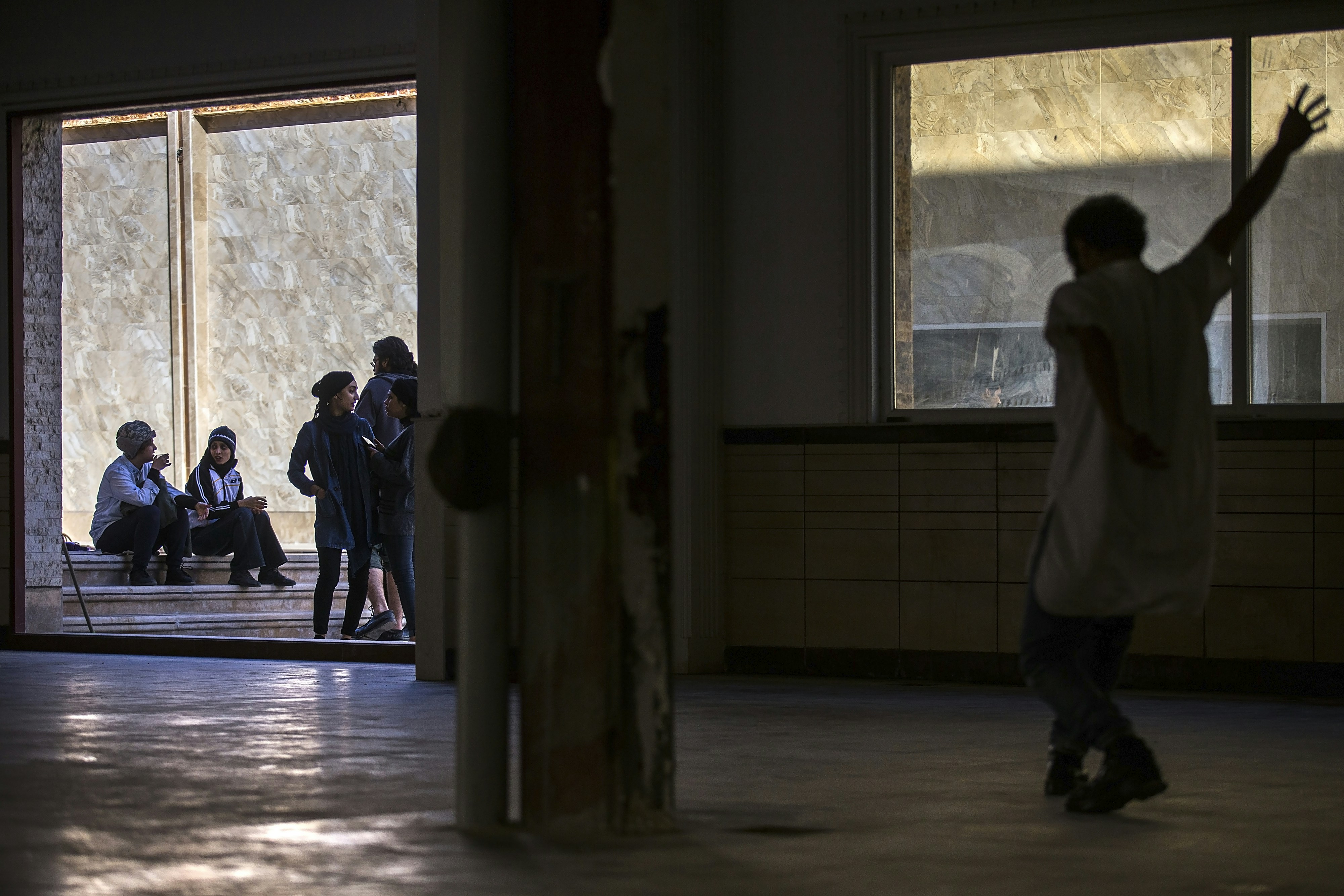 People inside room photo – Free Qom Image on Unsplash