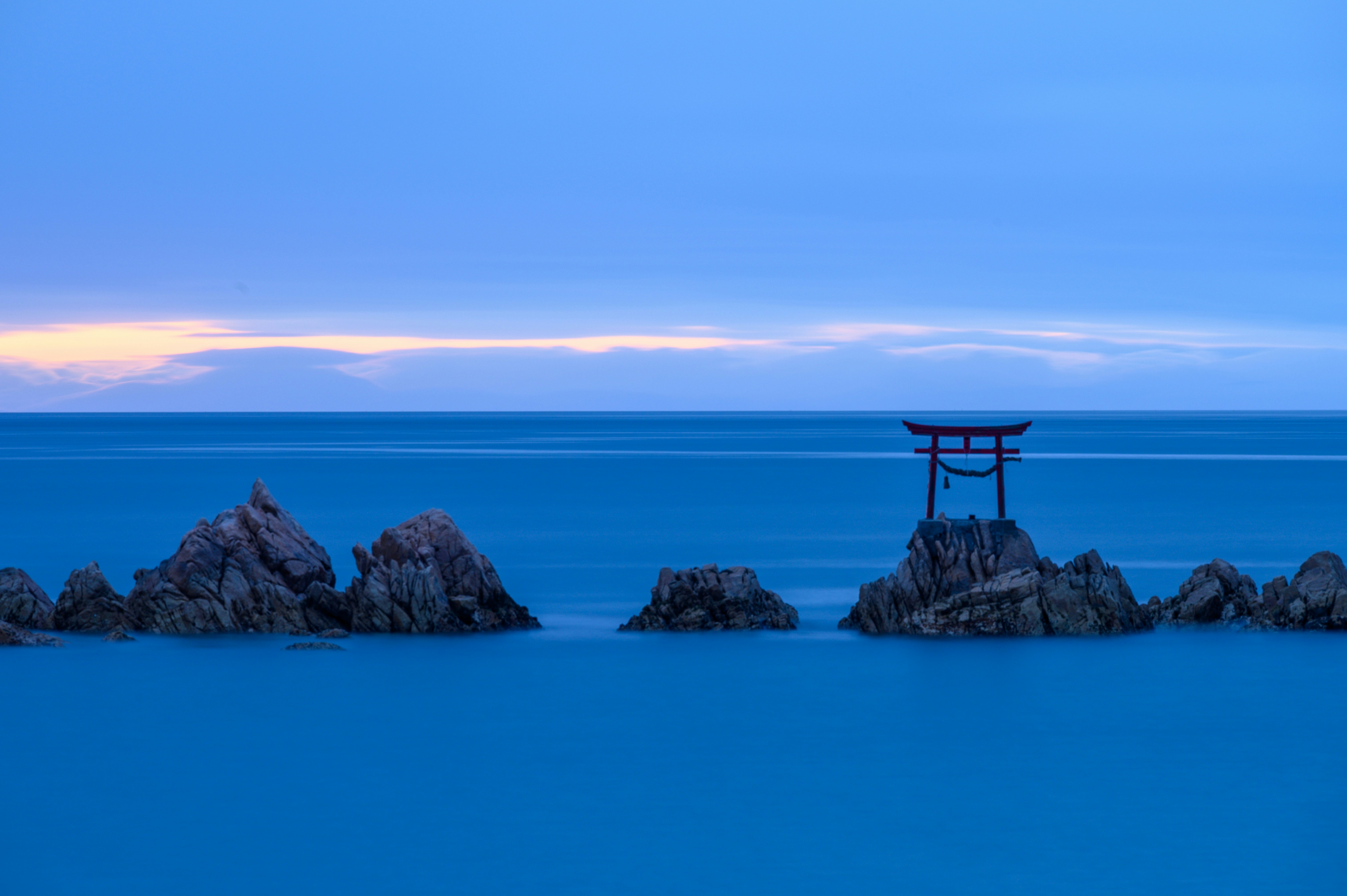 Torii gate on boulder facing ocean photo – Free Blue Image on Unsplash