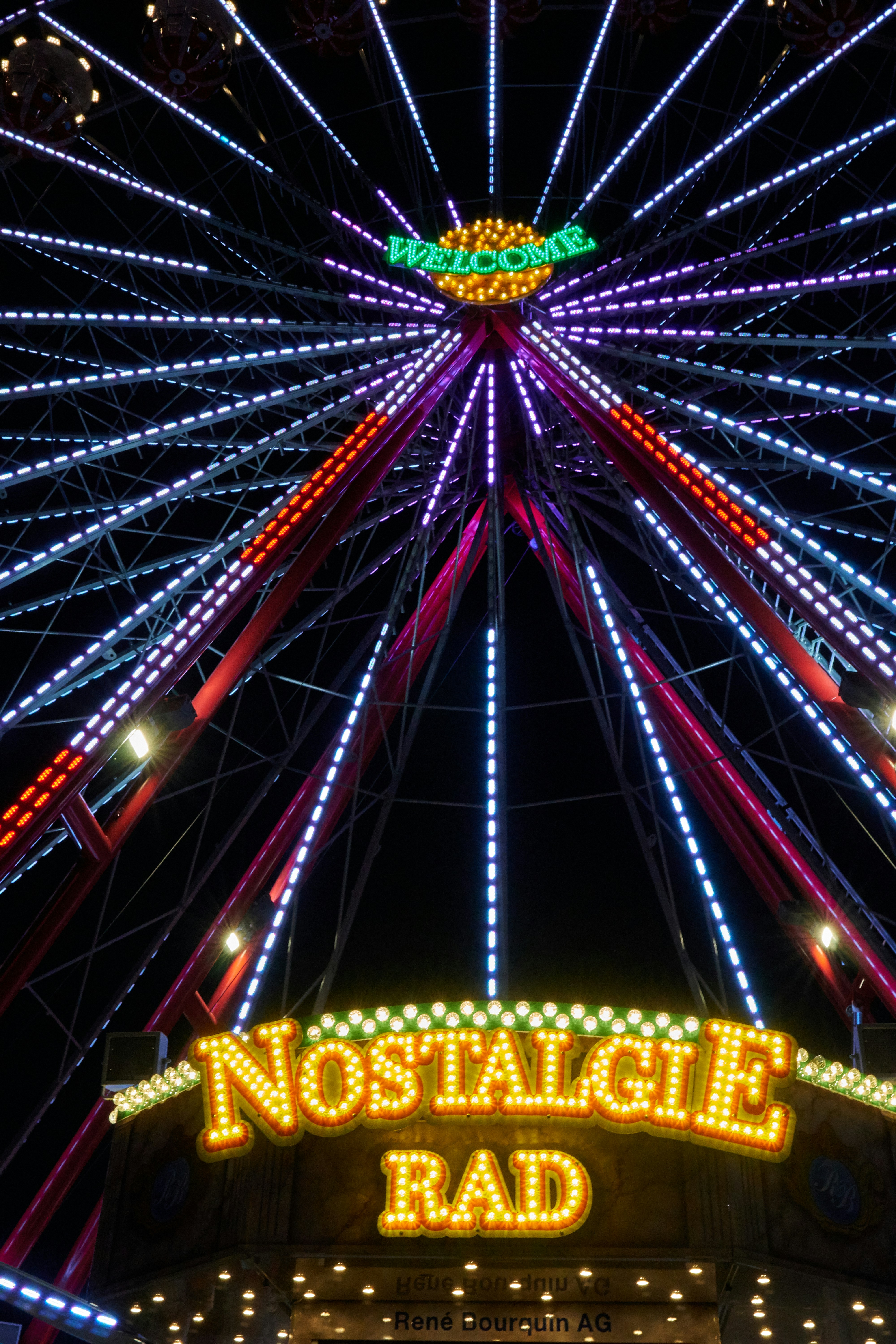 Nostalgie Rad neon signage photo – Free Birrfeld Image on Unsplash